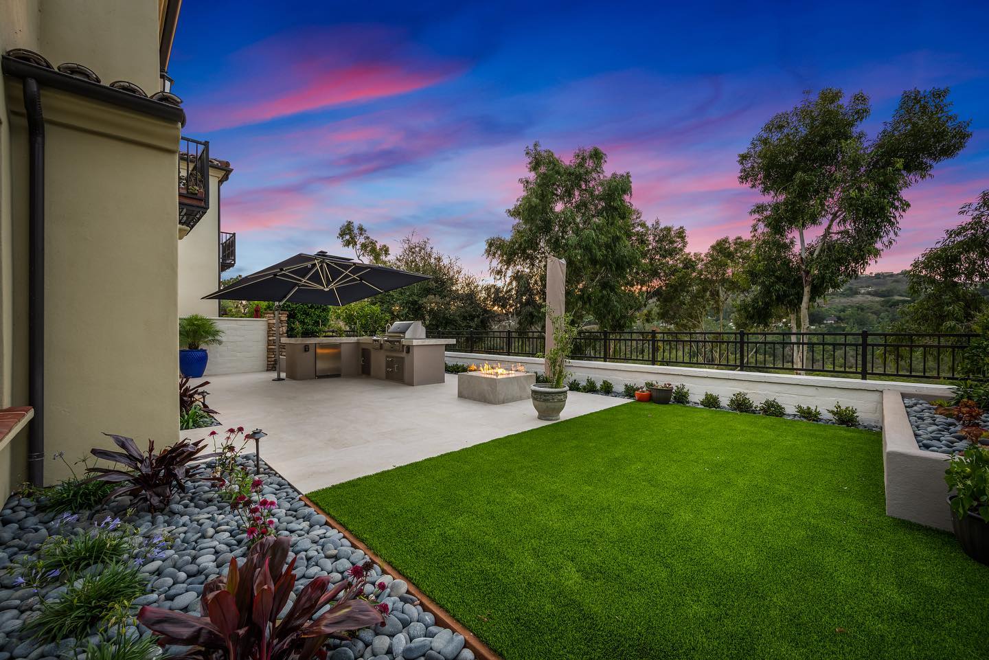 24 Small Backyard Landscaping Ideas: Transform Tiny Spaces into ...