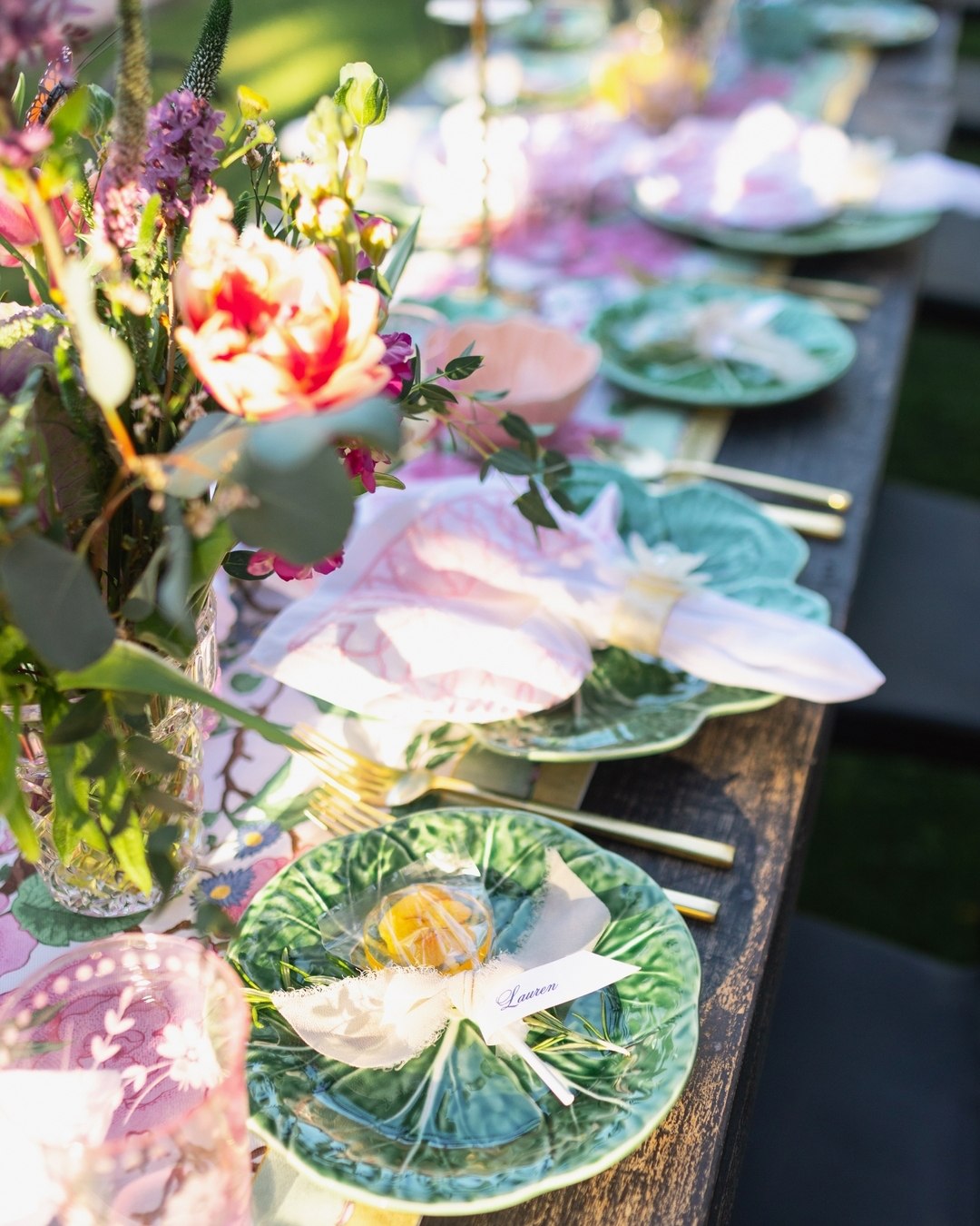 25 Garden Party Tablescapes to Transform Your Outdoor Space into a ...