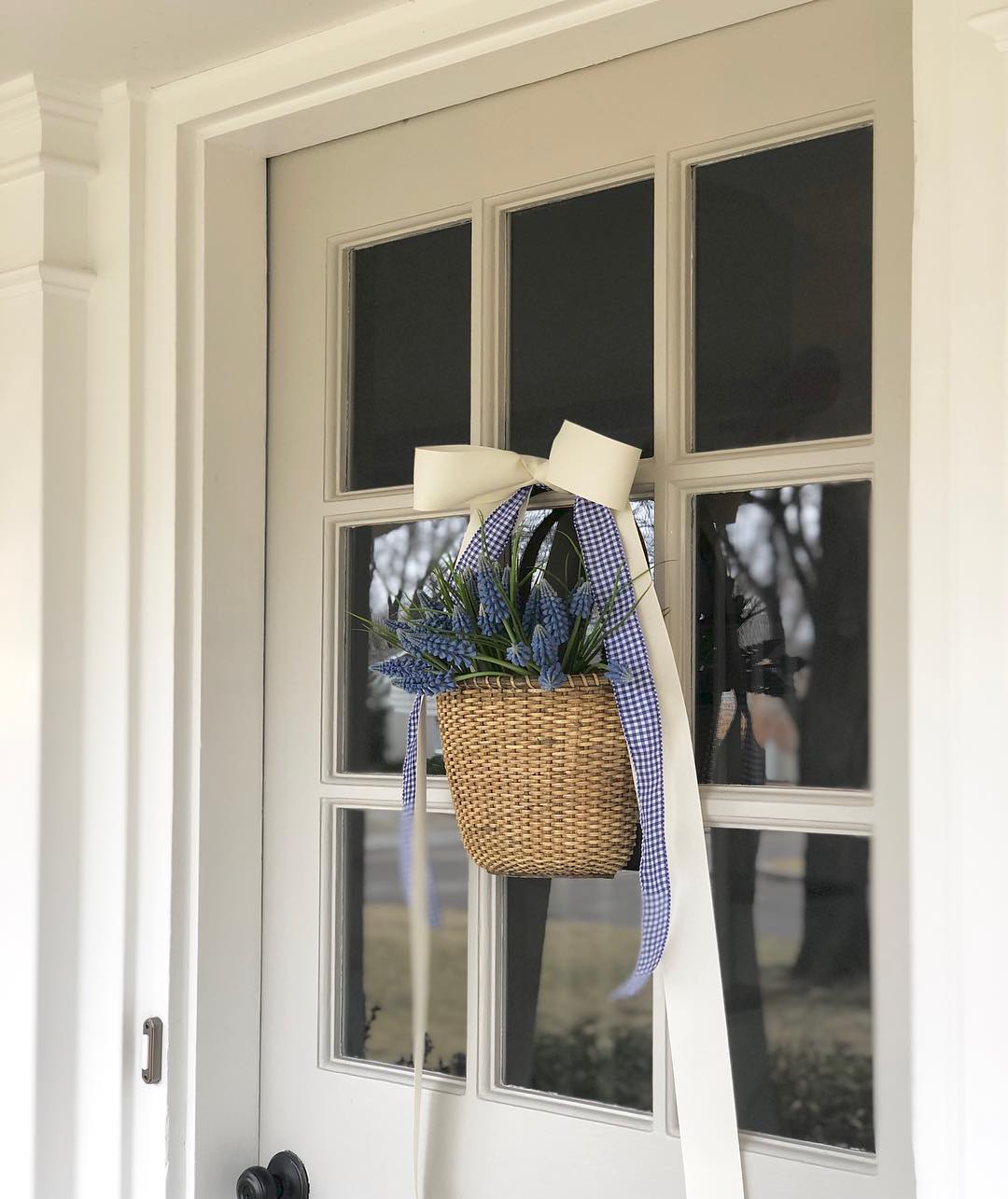 25 Fresh Spring Door Decoration Ideas to Welcome the Season in Style ...