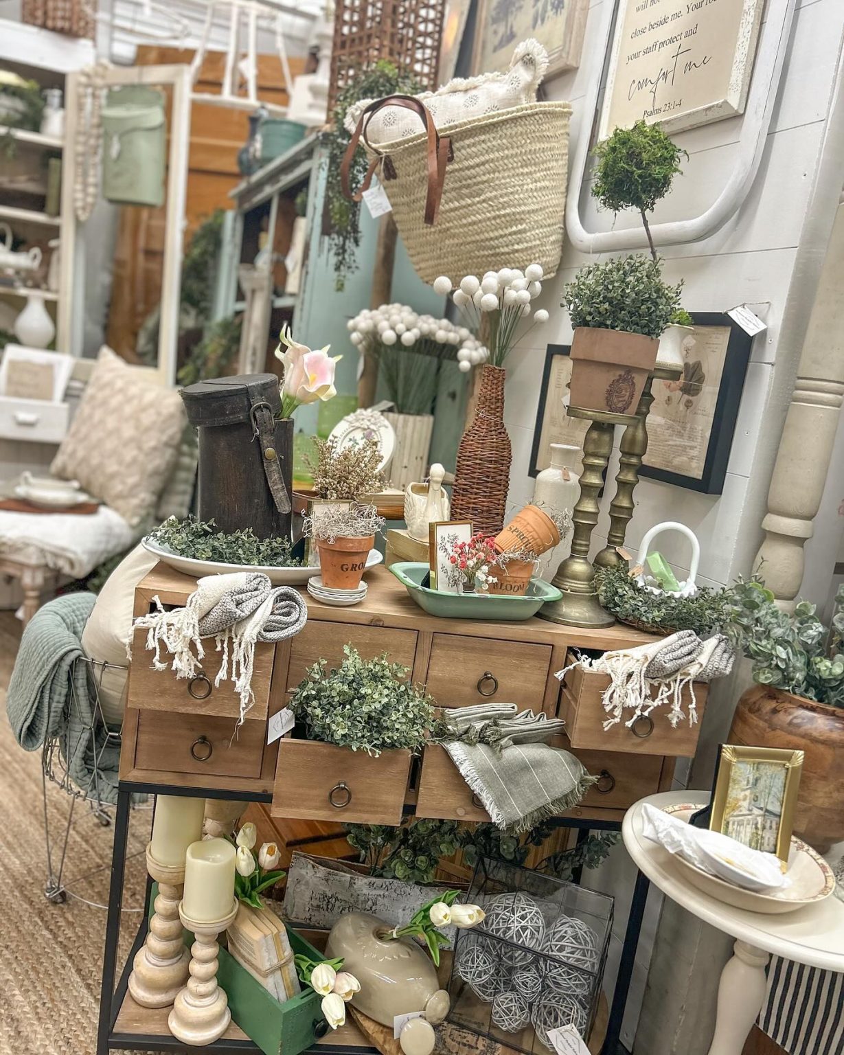 35 Vintage Spring Decor Ideas to Bring Timeless Charm and Freshness to ...