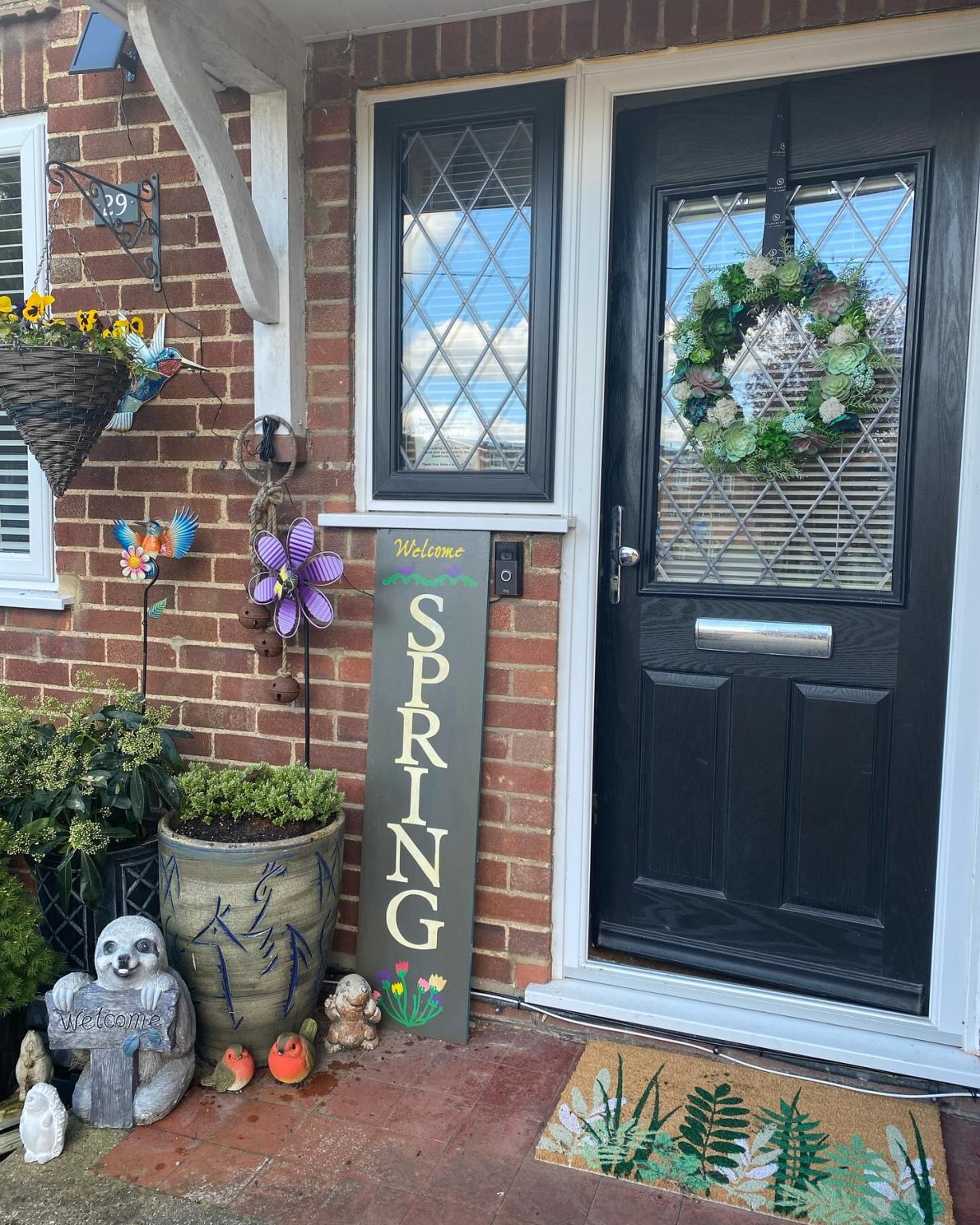 25 Fresh Spring Door Decoration Ideas to Welcome the Season in Style ...