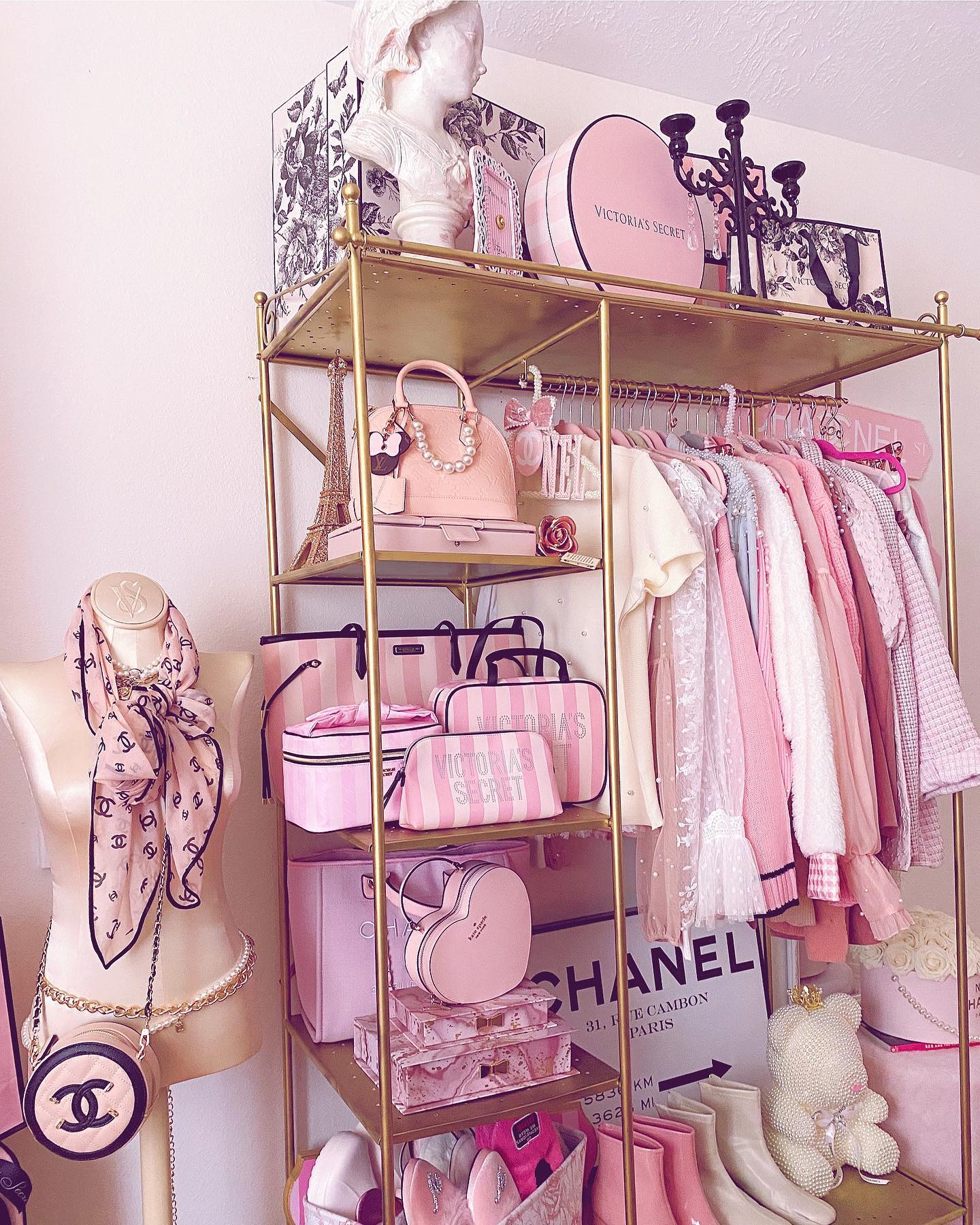 35 Pink Room Decor Ideas to Create the Dreamiest Aesthetic Spaces ...
