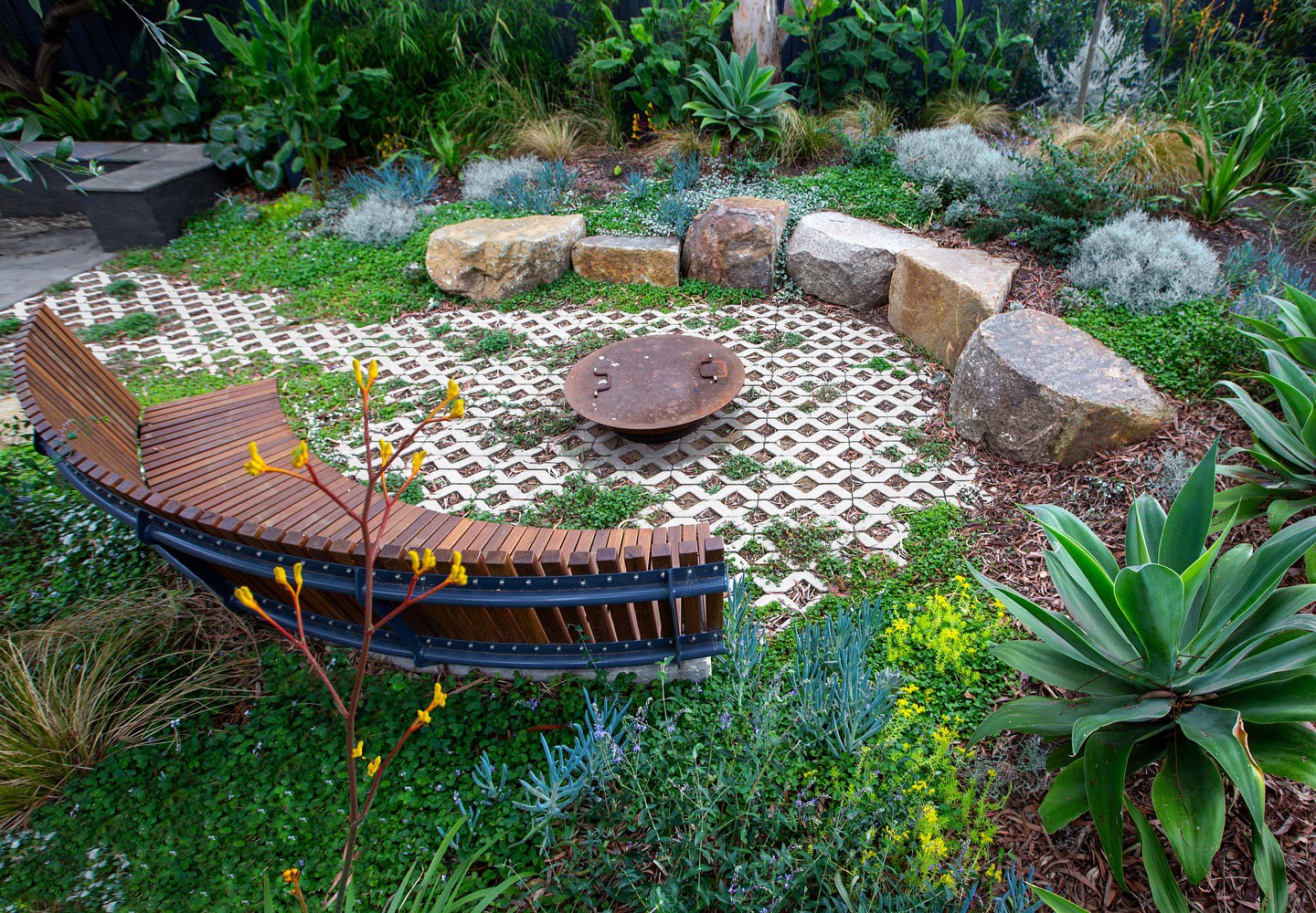 25 Landscaping with Large Rocks Ideas: Transform Your Yard with ...