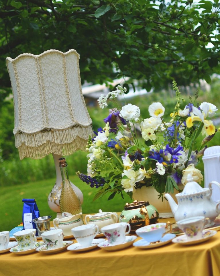 25 Garden Party Tablescapes to Transform Your Outdoor Space into a ...
