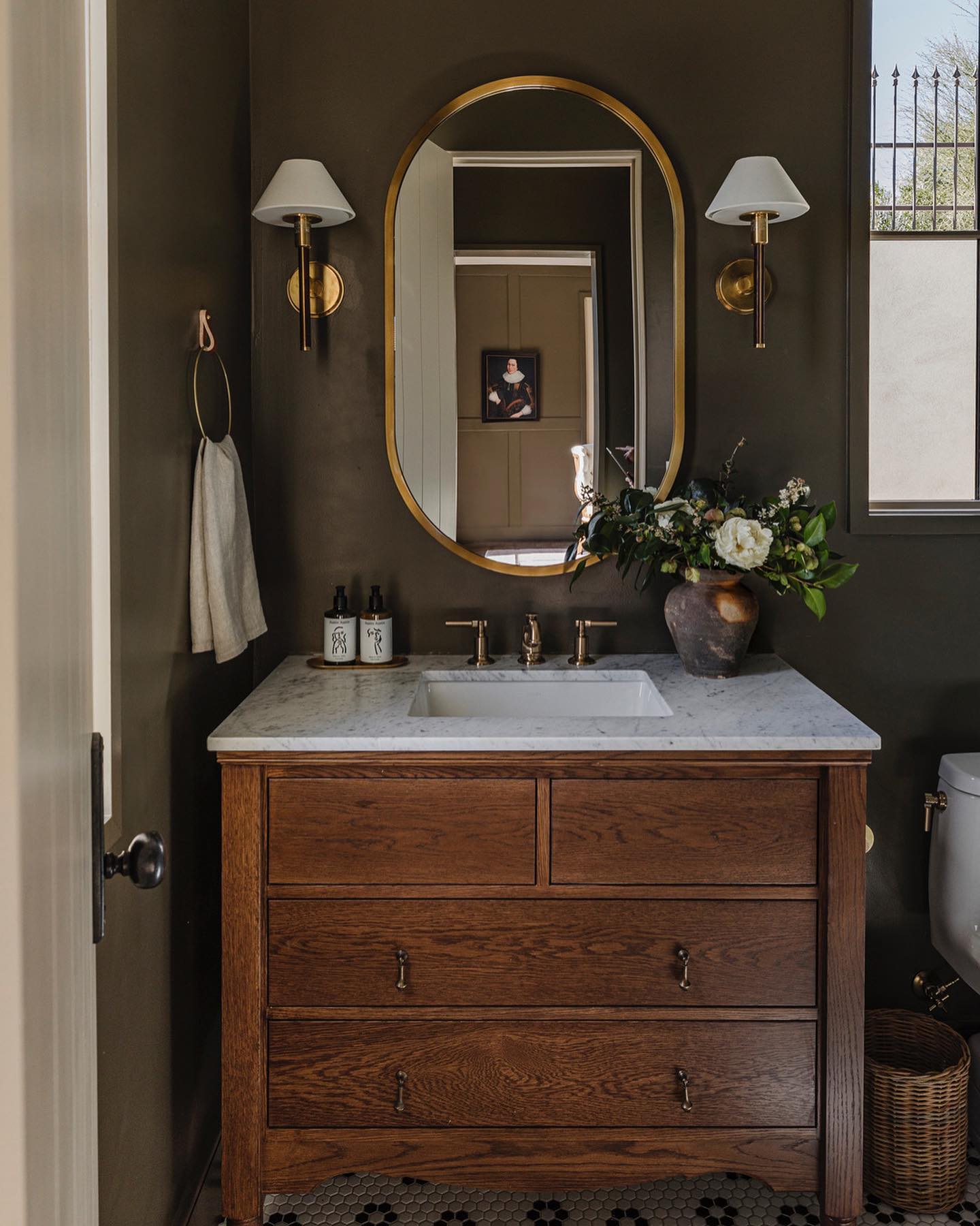 30 Powder Bathroom Ideas That Blend Luxe, Modern, and Classic Styles ...