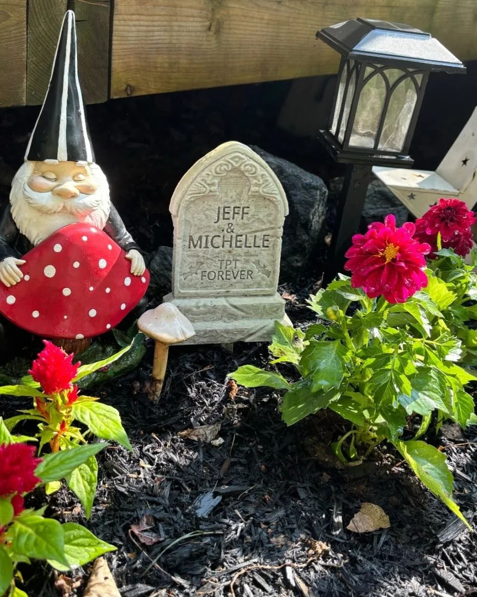 25 Gothic Garden Ideas: Enchanting Designs and Dark Aesthetics for Your ...