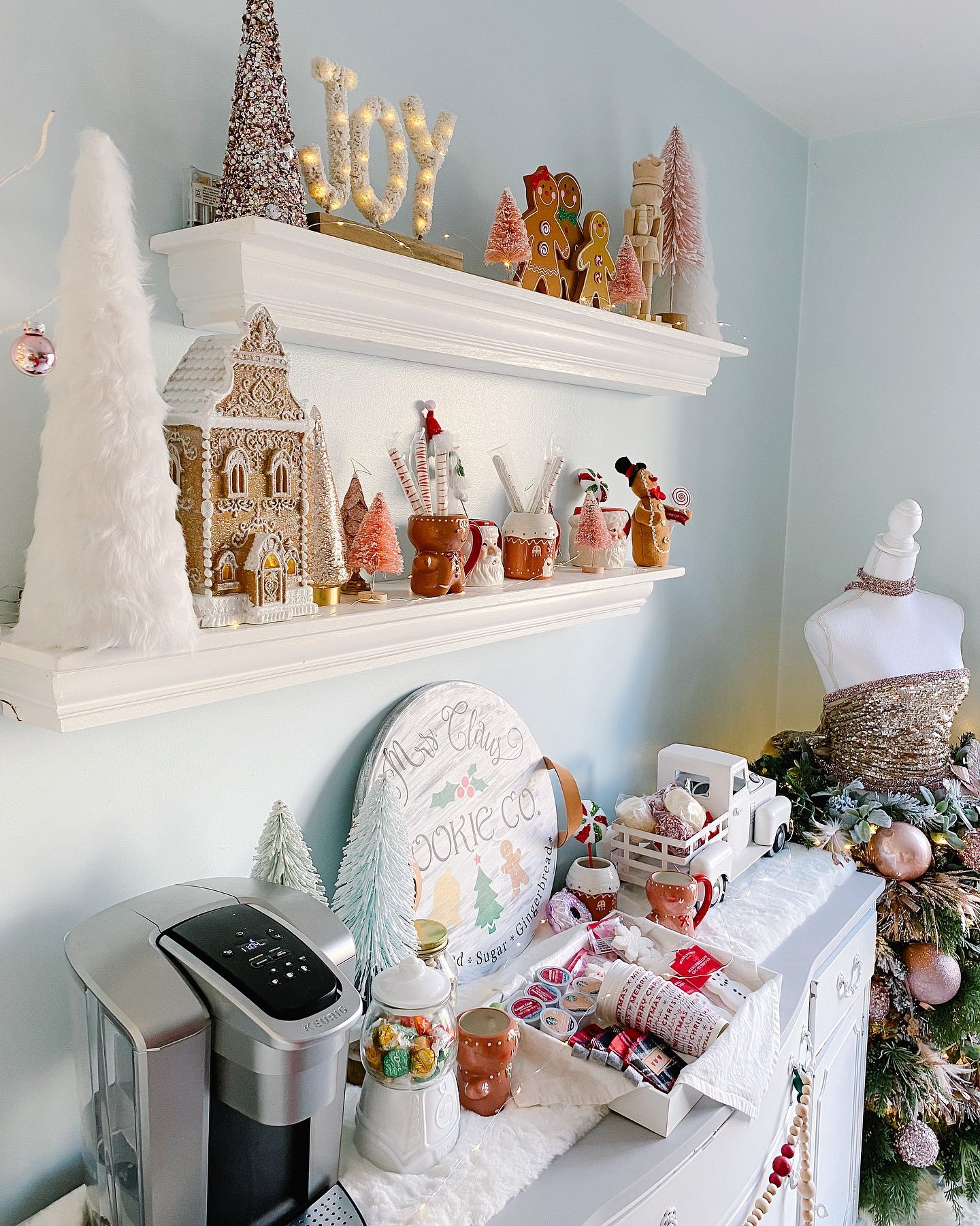 34 Hot Chocolate Bar Ideas to Warm Up Your Winter Gatherings: DIY ...