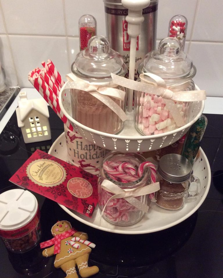 34 Hot Chocolate Bar Ideas to Warm Up Your Winter Gatherings: DIY ...