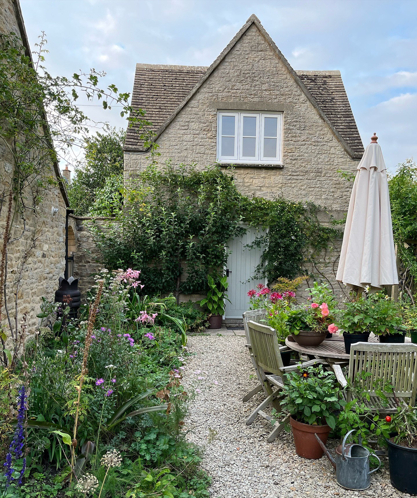 35 English Cottage Garden Ideas: Transform Your Outdoor Space into a ...