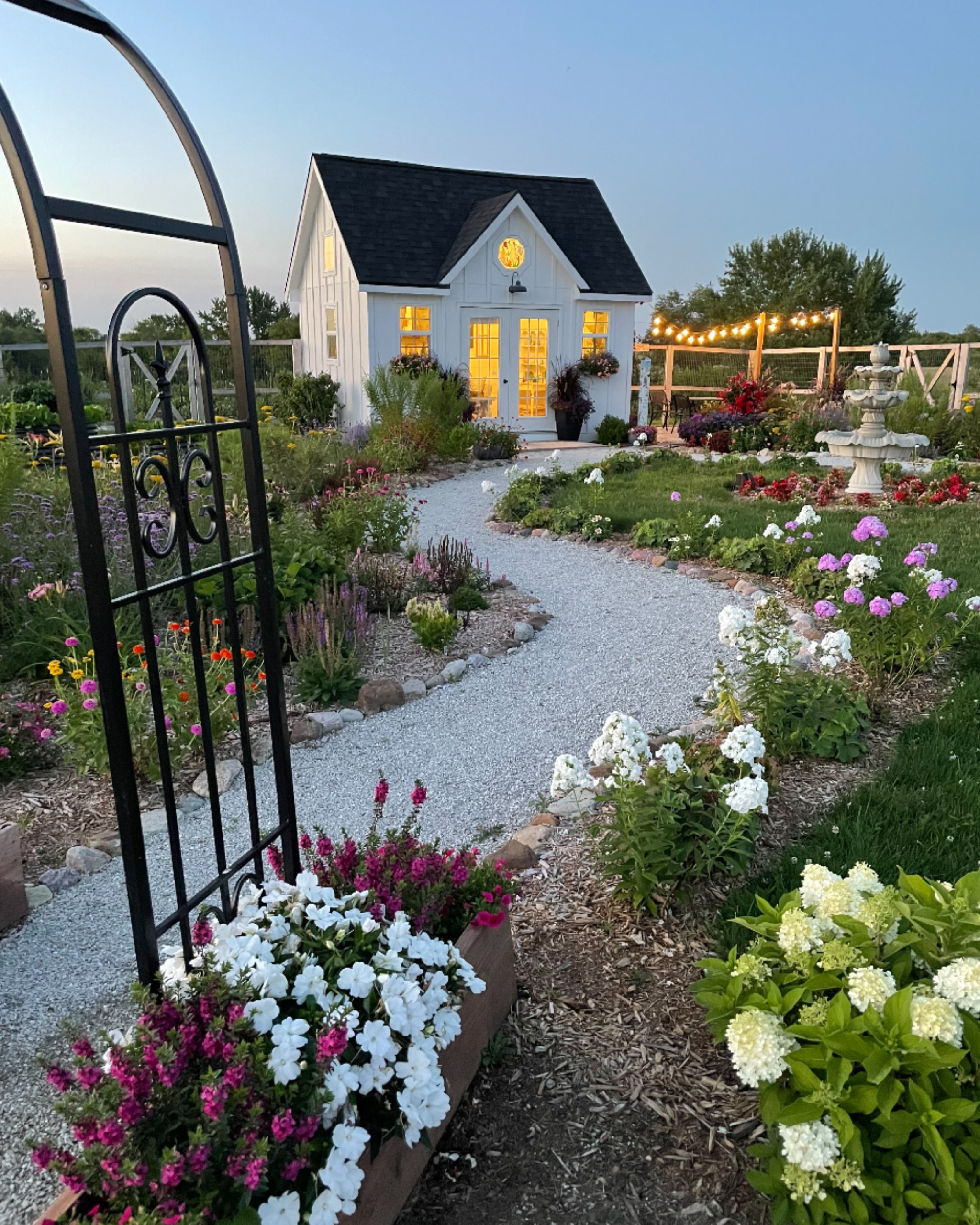 24 Flower Garden Ideas to Transform Your Outdoor Space into a Blooming ...