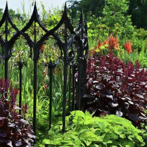 25 Gothic Garden Ideas: Enchanting Designs and Dark Aesthetics for Your ...