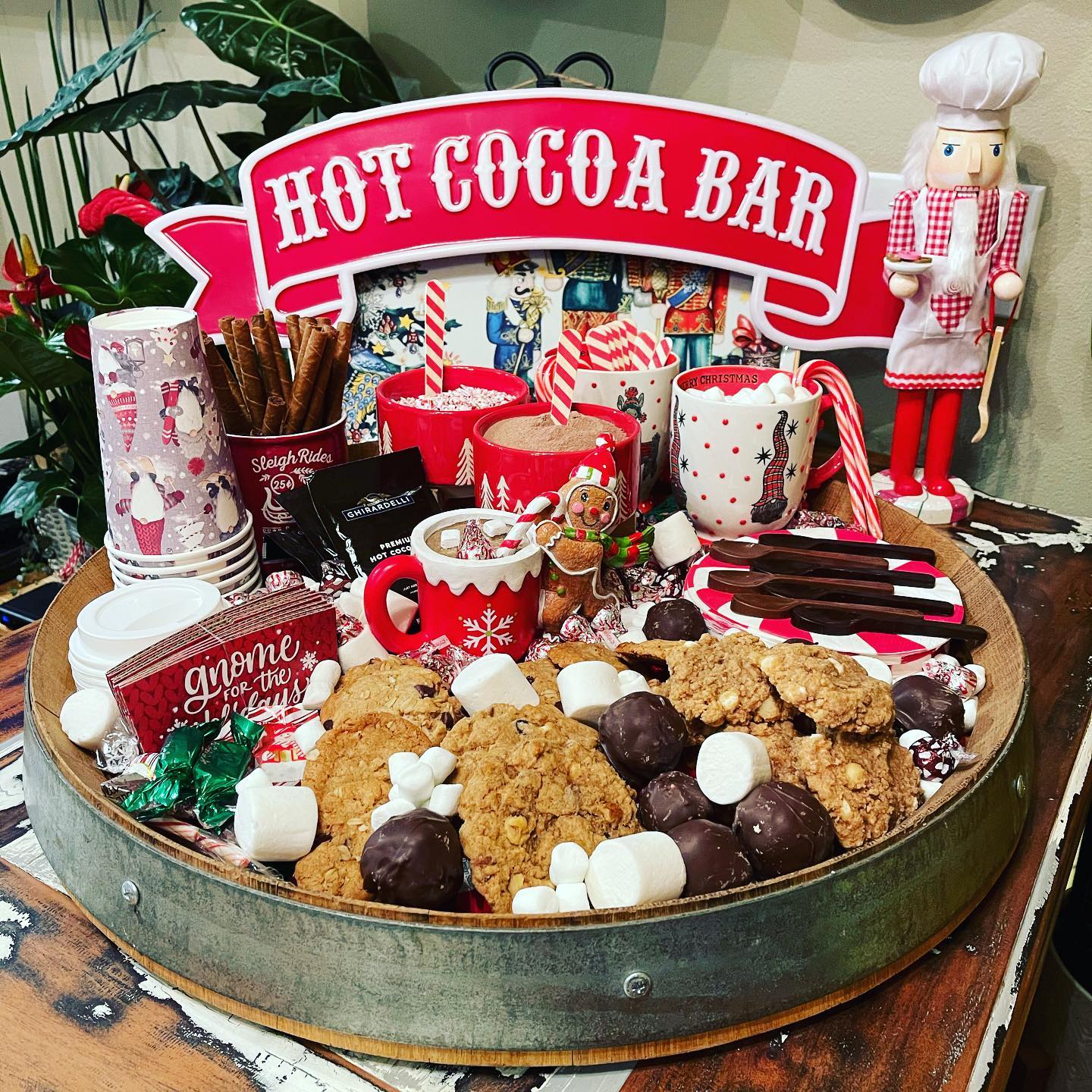 34 Hot Chocolate Bar Ideas to Warm Up Your Winter Gatherings: DIY ...