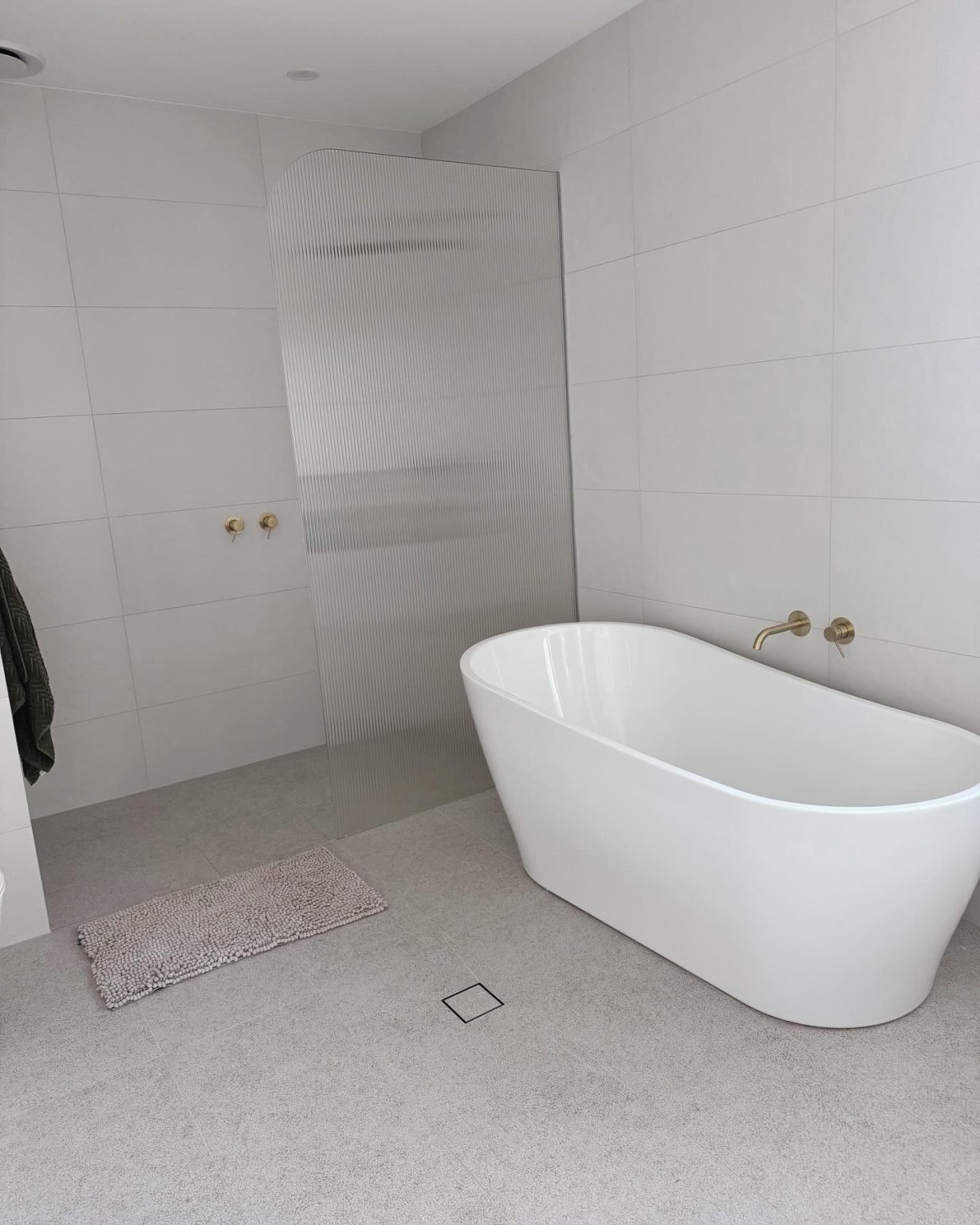 25 Small Full Bathroom Ideas: Stylish Designs to Transform Tiny Spaces ...