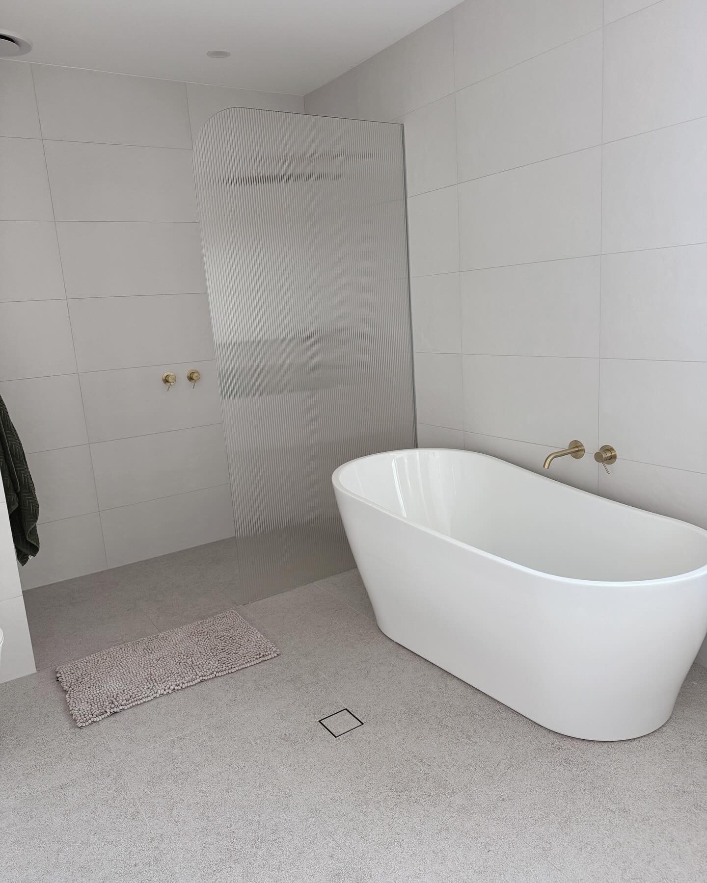 25 Small Full Bathroom Ideas: Stylish Designs to Transform Tiny Spaces ...