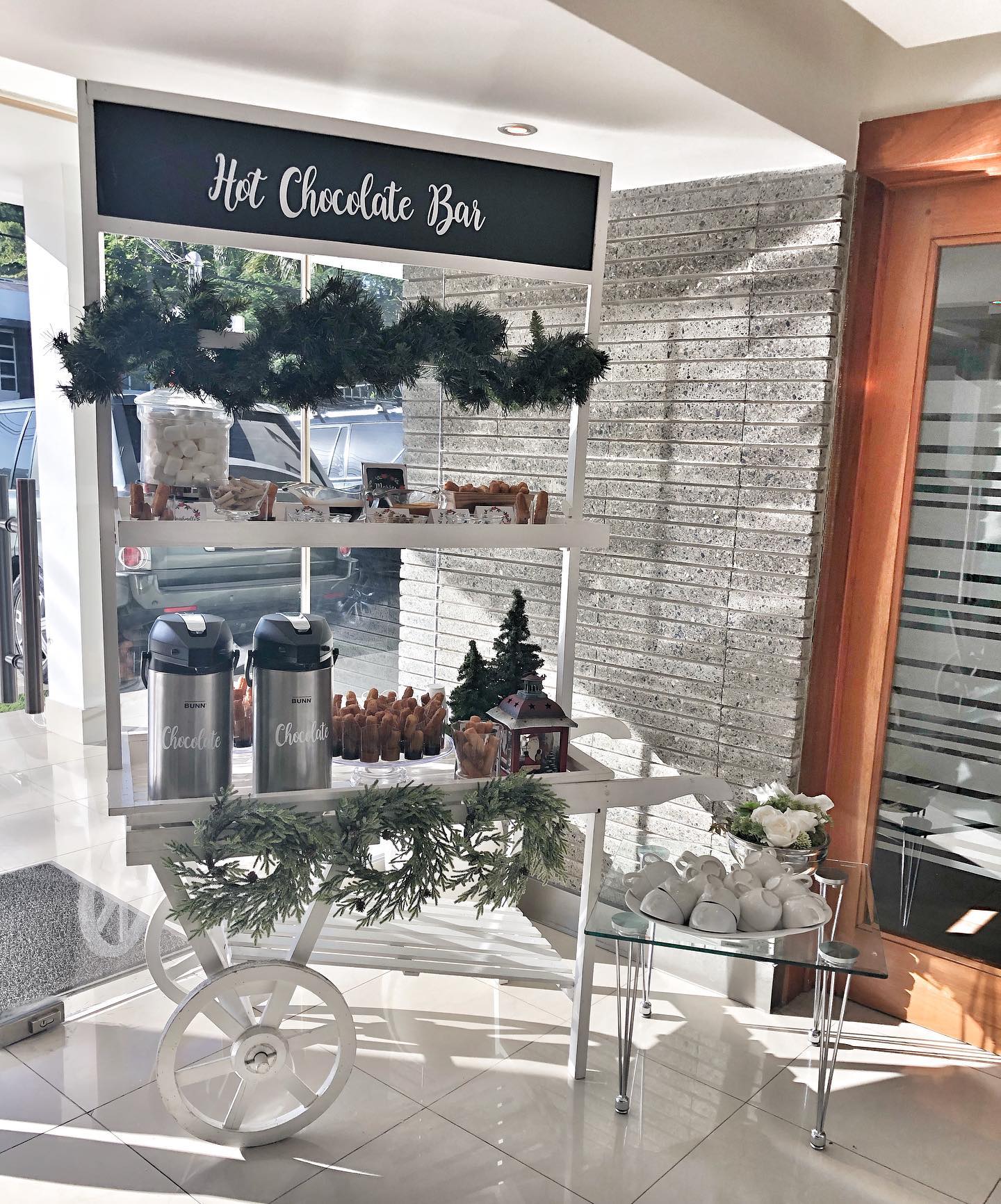 34 Hot Chocolate Bar Ideas to Warm Up Your Winter Gatherings: DIY ...