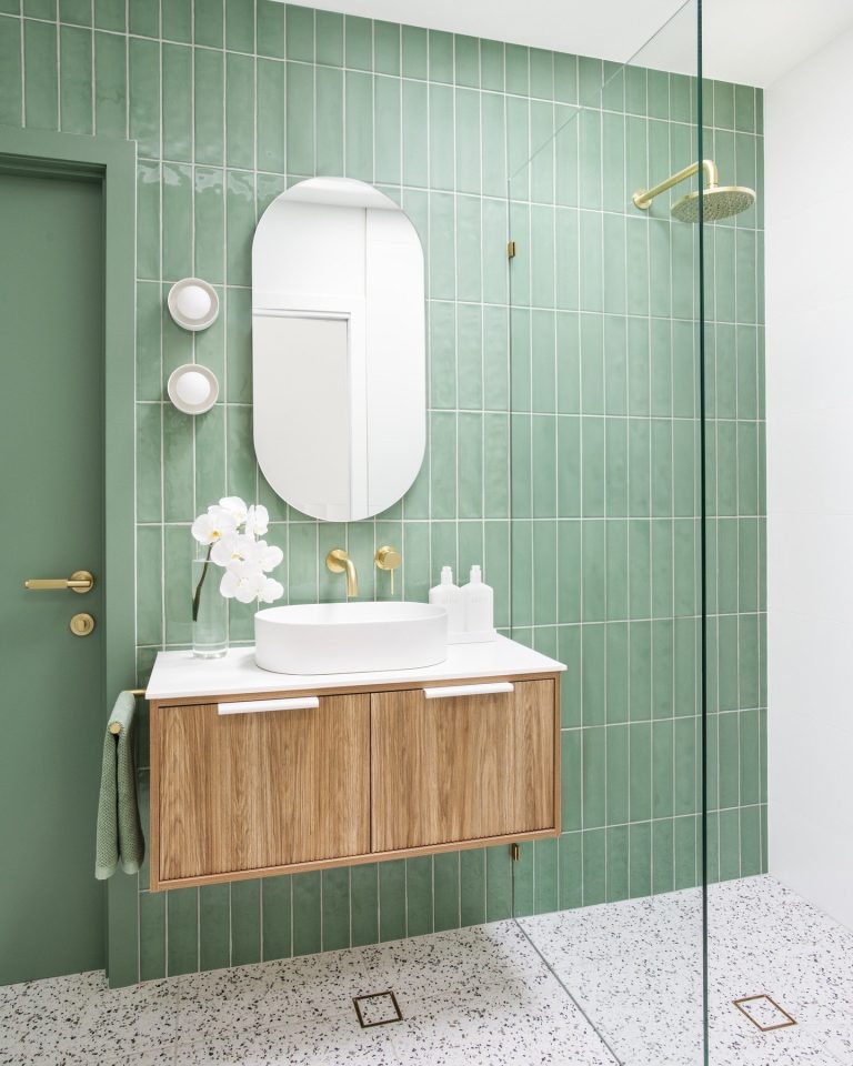 25 Green Tile Bathroom Ideas for a Stylish and Functional Space ...