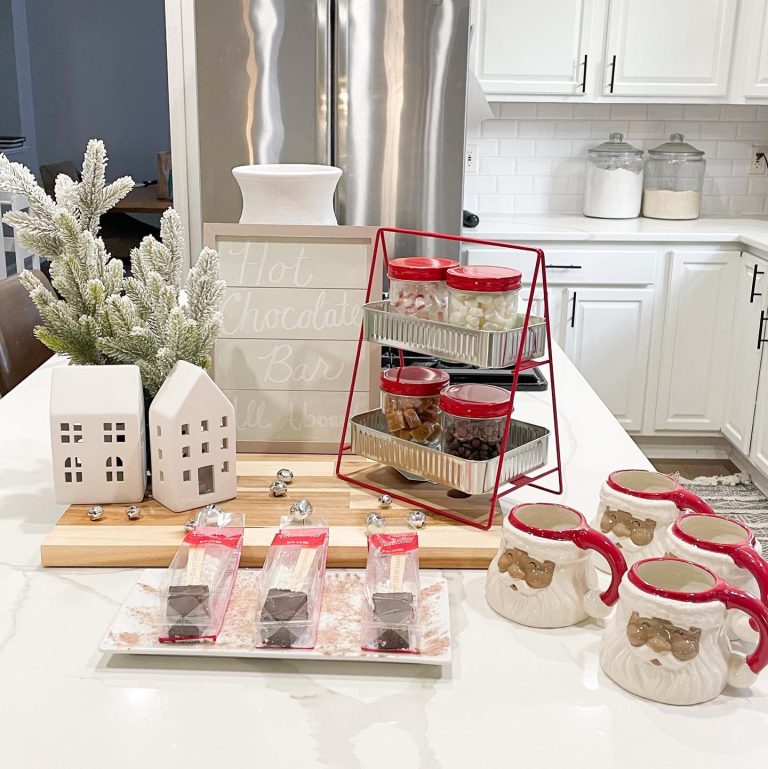 34 Hot Chocolate Bar Ideas to Warm Up Your Winter Gatherings: DIY ...