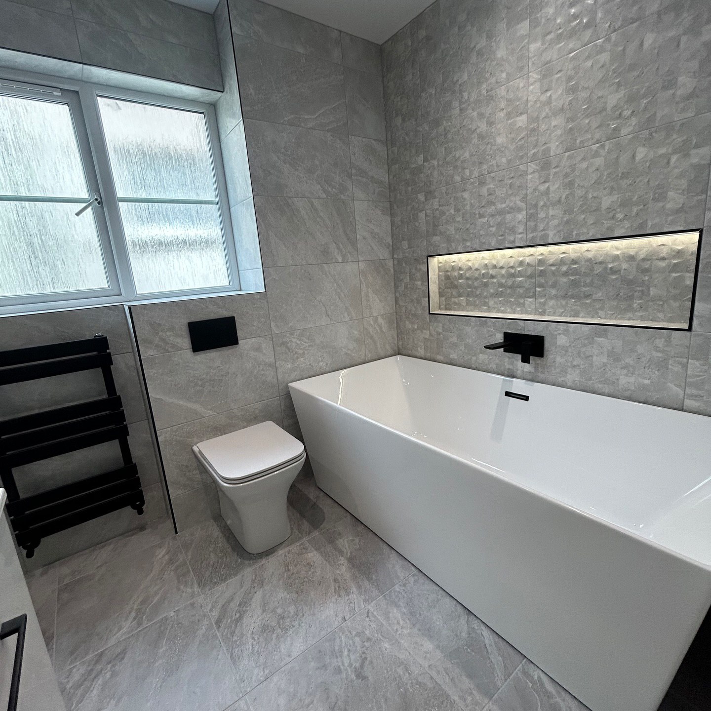 25 Small Full Bathroom Ideas: Stylish Designs to Transform Tiny Spaces ...