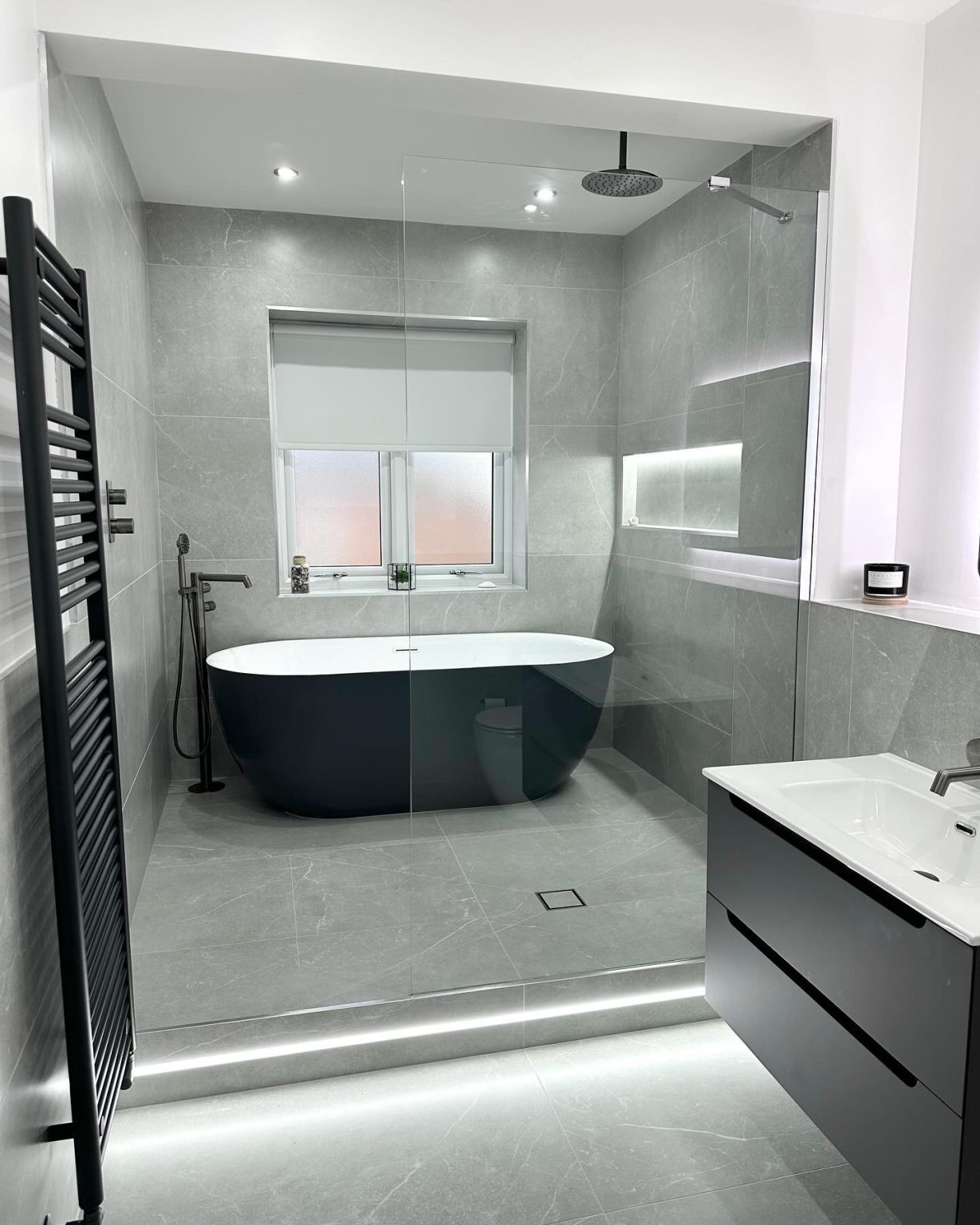 25 Small Full Bathroom Ideas: Stylish Designs to Transform Tiny Spaces ...