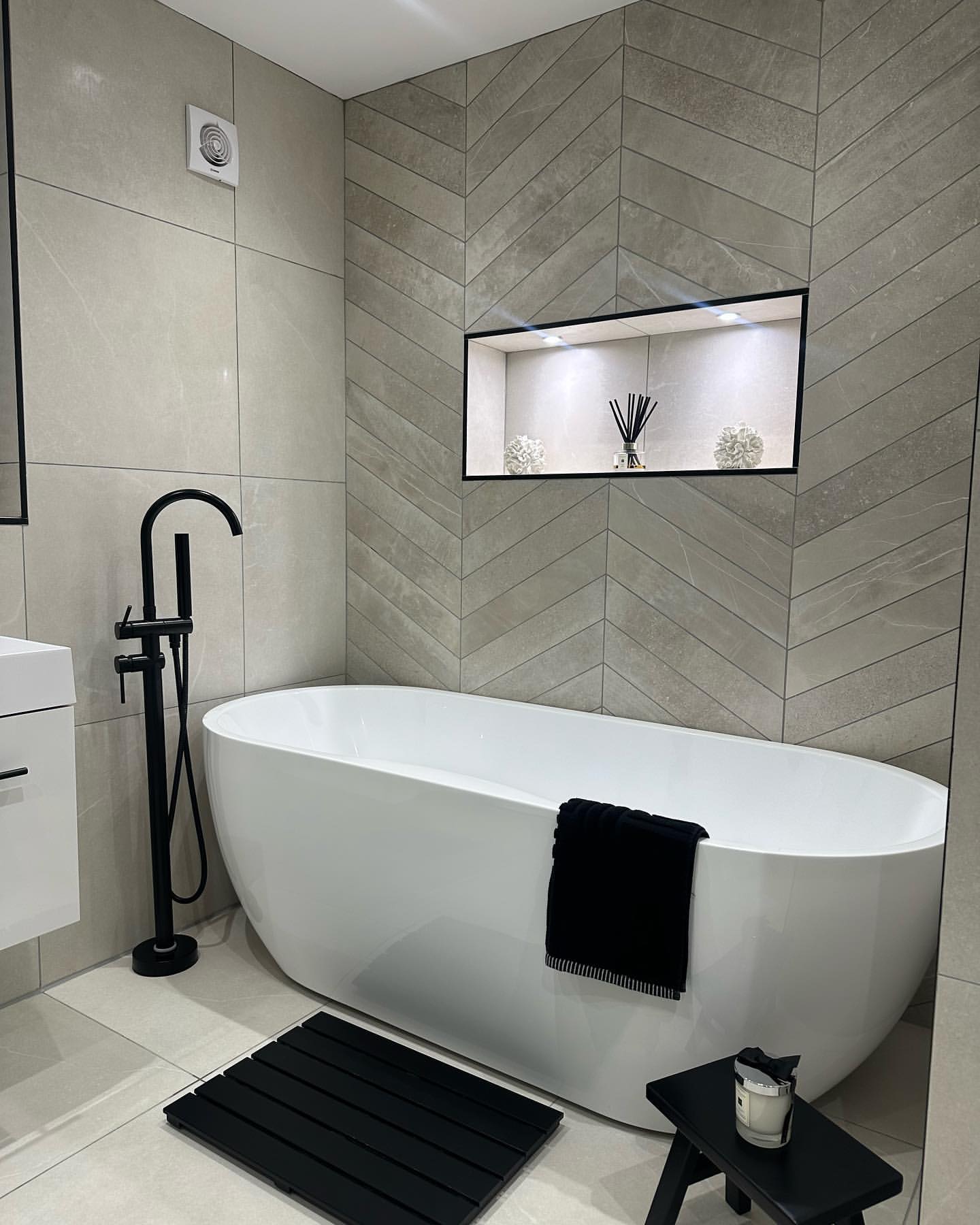 25 Small Full Bathroom Ideas: Stylish Designs to Transform Tiny Spaces ...