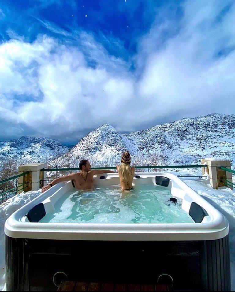 34 Jacuzzi Outdoor Ideas 2025: Stylish Designs for Your Outdoor Oasis ...