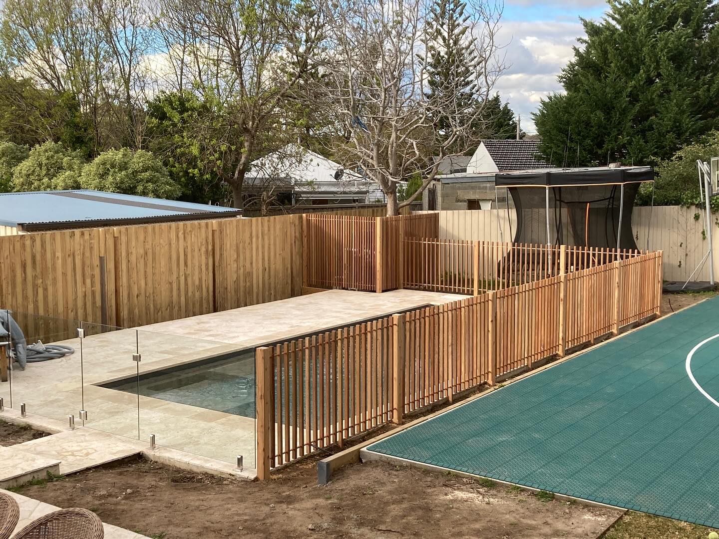 25 Pool Fence Ideas 2025: Stylish and Safe Designs for Every Backyard ...