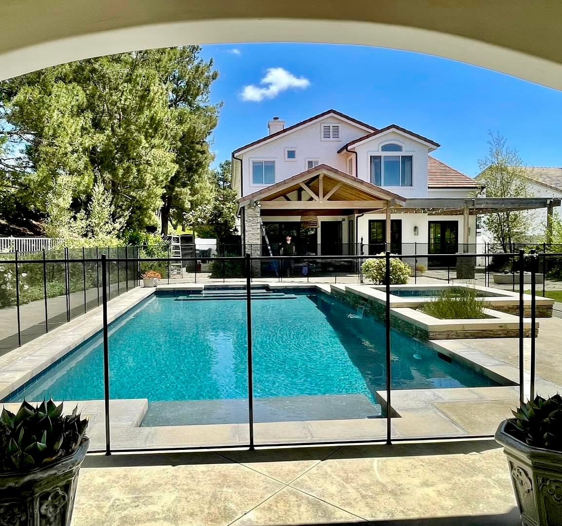 25 Pool Fence Ideas 2025: Stylish and Safe Designs for Every Backyard ...