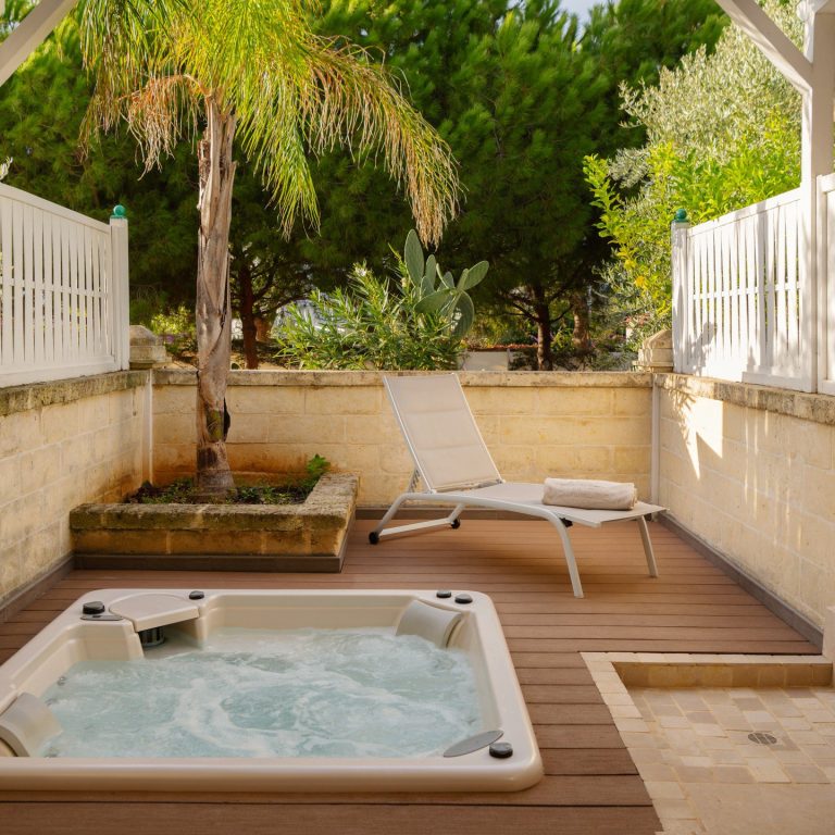 34 Jacuzzi Outdoor Ideas 2025: Stylish Designs for Your Outdoor Oasis ...
