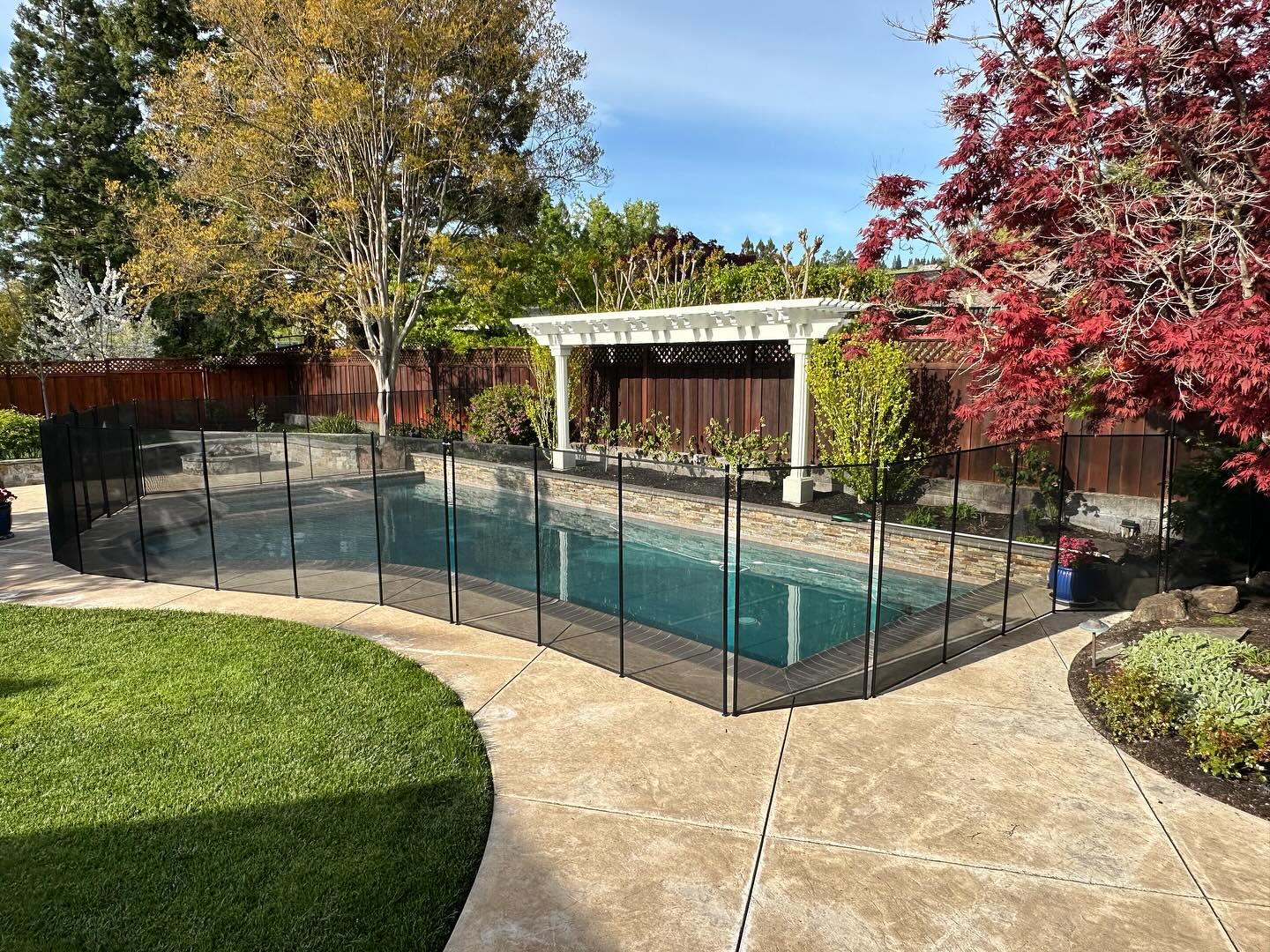 25 Pool Fence Ideas 2025: Stylish and Safe Designs for Every Backyard ...