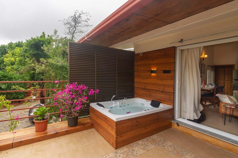 34 Jacuzzi Outdoor Ideas 2025: Stylish Designs for Your Outdoor Oasis ...