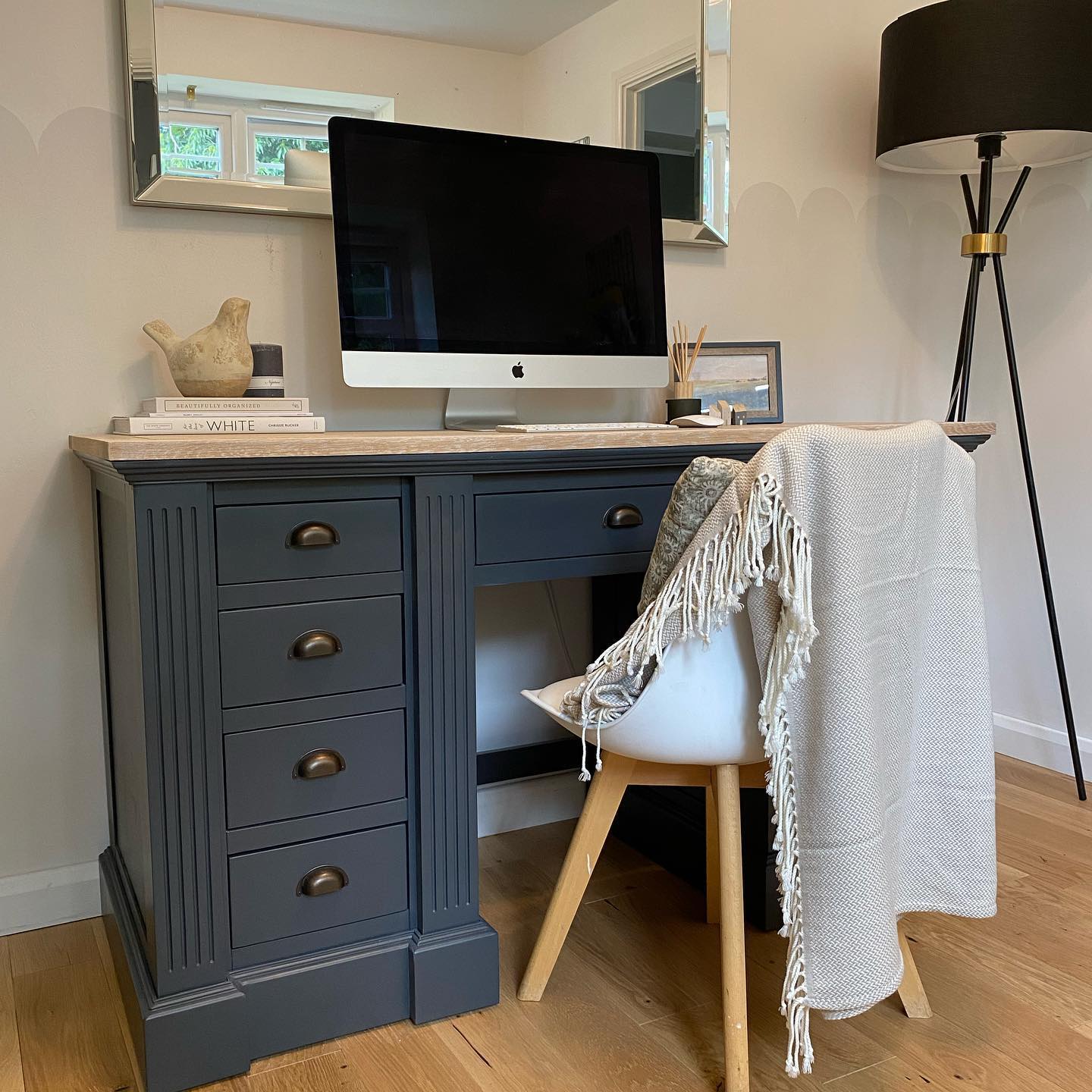 25 Desk Ideas 2025: Stylish and Functional Workspaces for Every Room ...