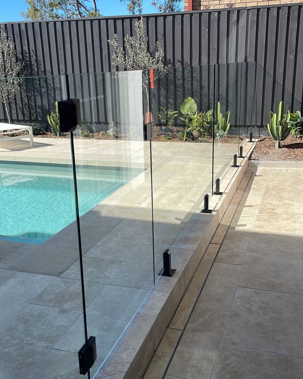 25 Pool Fence Ideas 2025: Stylish and Safe Designs for Every Backyard ...