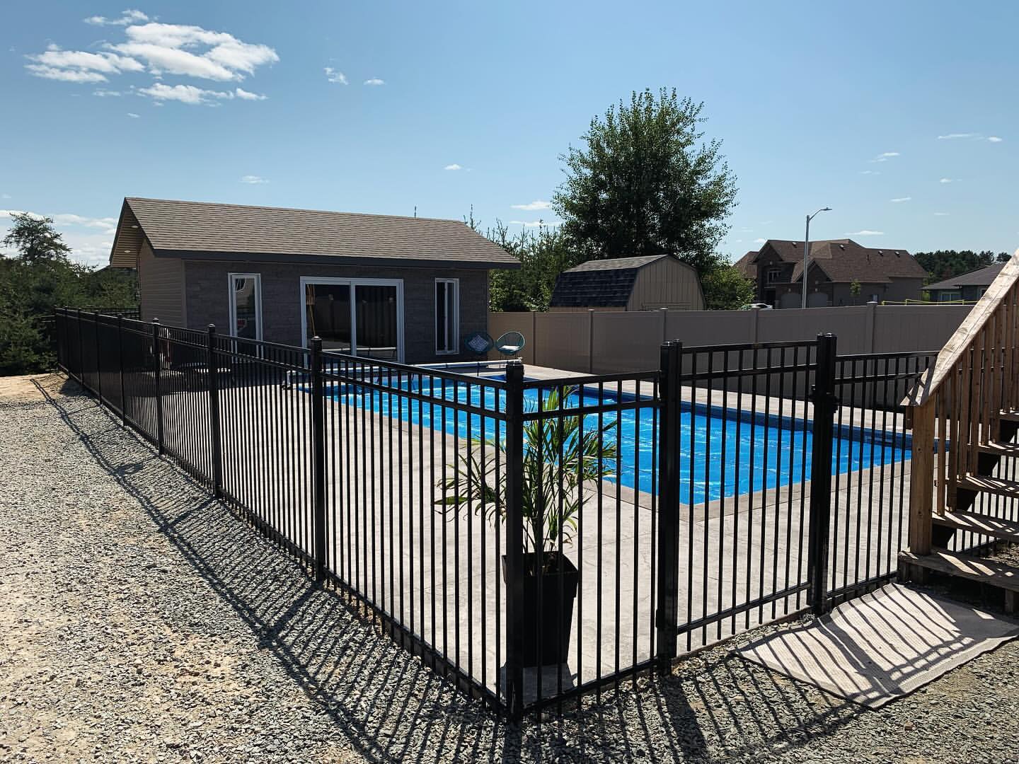 25 Pool Fence Ideas 2025: Stylish and Safe Designs for Every Backyard ...