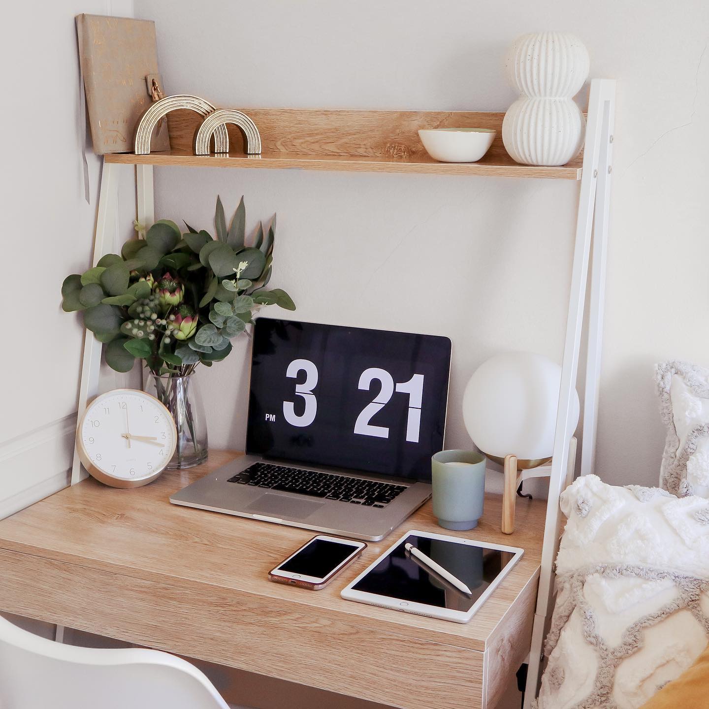 25 Desk Ideas 2025: Stylish and Functional Workspaces for Every Room ...