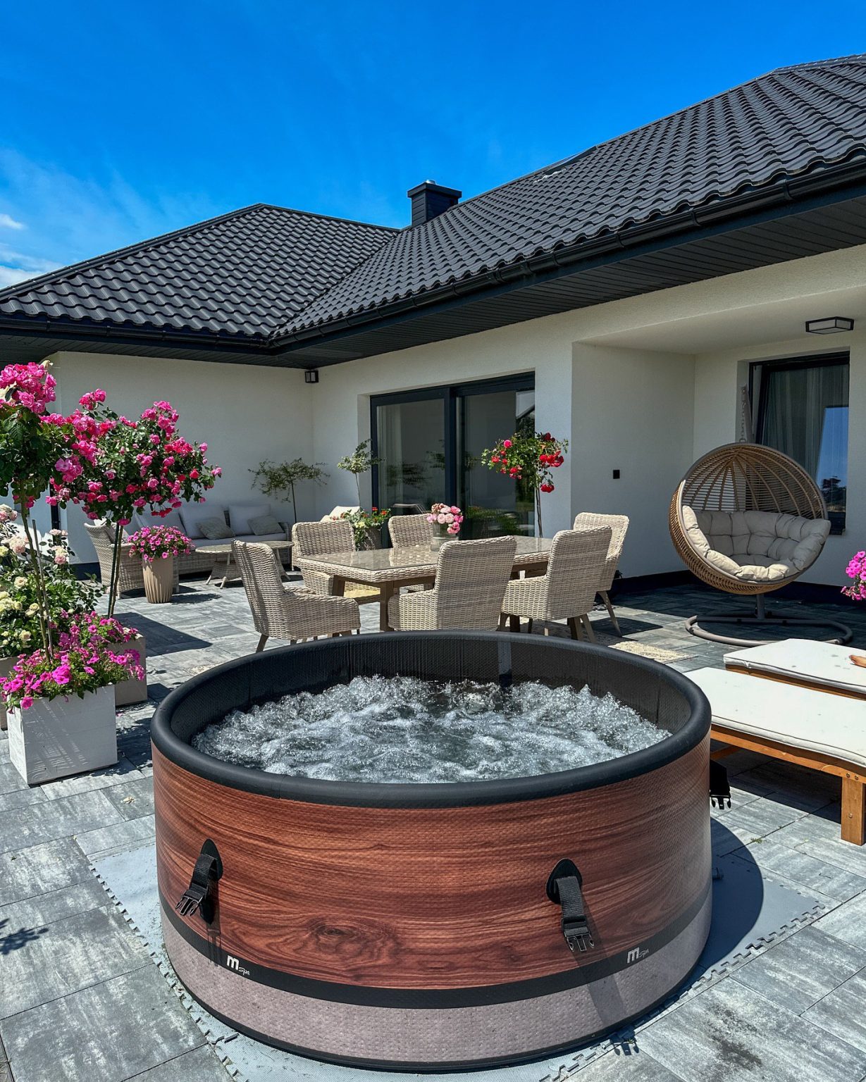 34 Jacuzzi Outdoor Ideas 2025: Stylish Designs for Your Outdoor Oasis ...