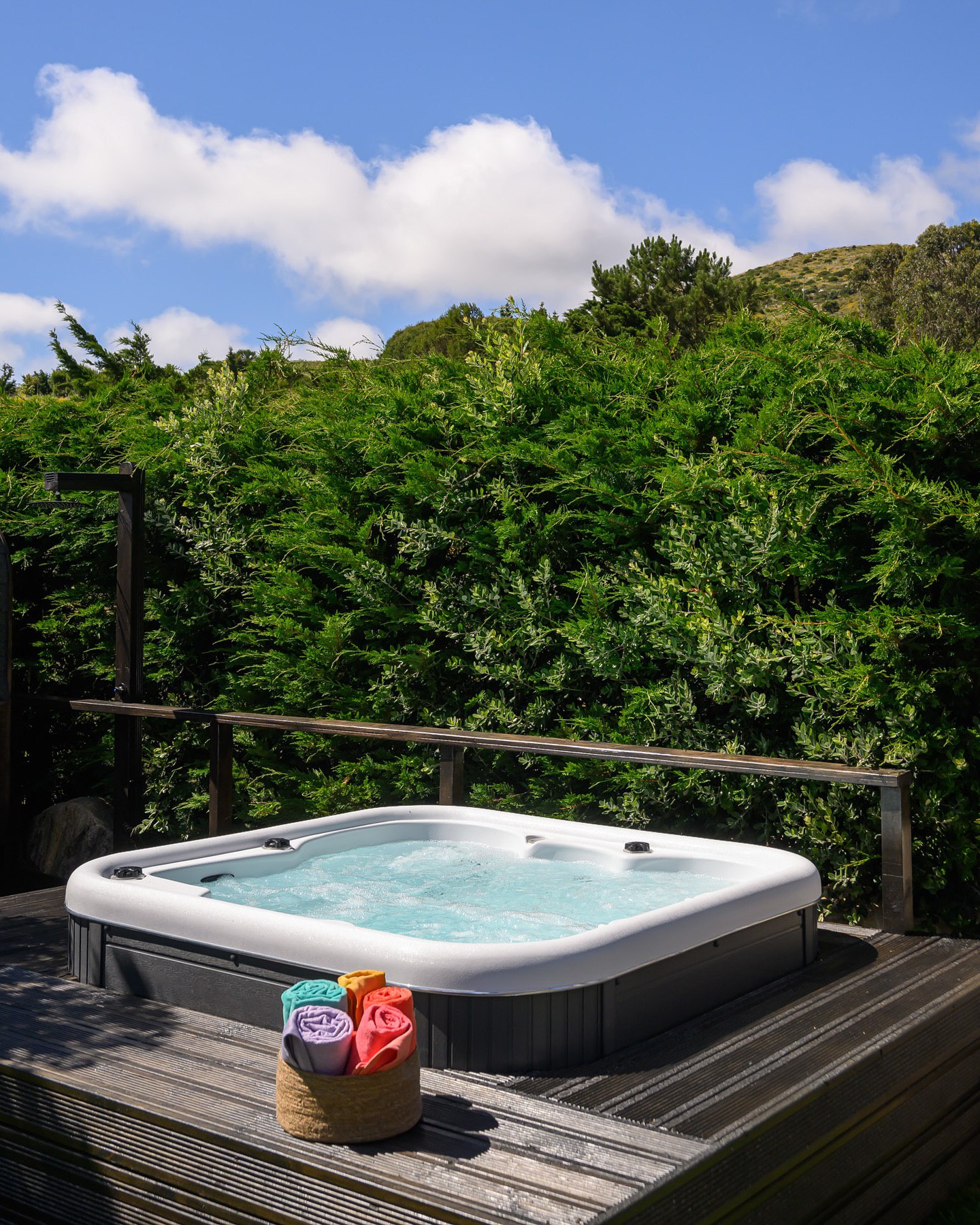 34 Jacuzzi Outdoor Ideas 2025: Stylish Designs for Your Outdoor Oasis ...