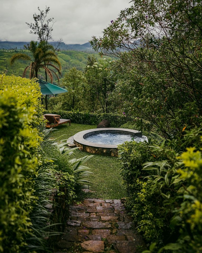 34 Jacuzzi Outdoor Ideas 2025: Stylish Designs for Your Outdoor Oasis ...