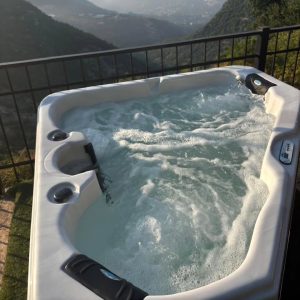 34 Jacuzzi Outdoor Ideas 2025: Stylish Designs for Your Outdoor Oasis ...