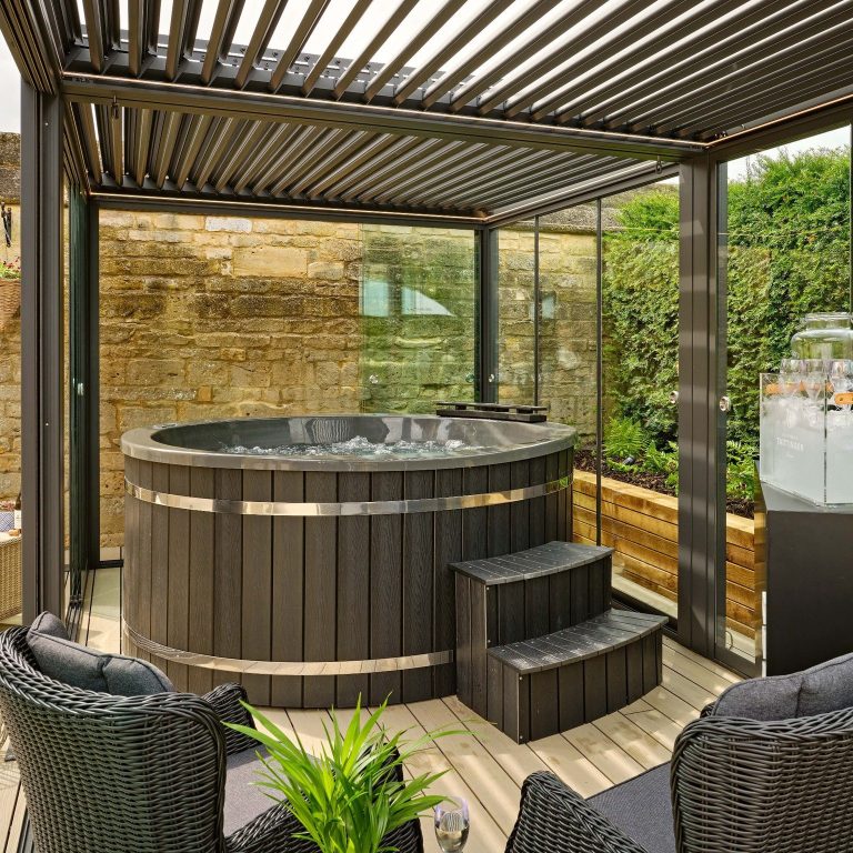 34 Jacuzzi Outdoor Ideas 2025: Stylish Designs for Your Outdoor Oasis ...