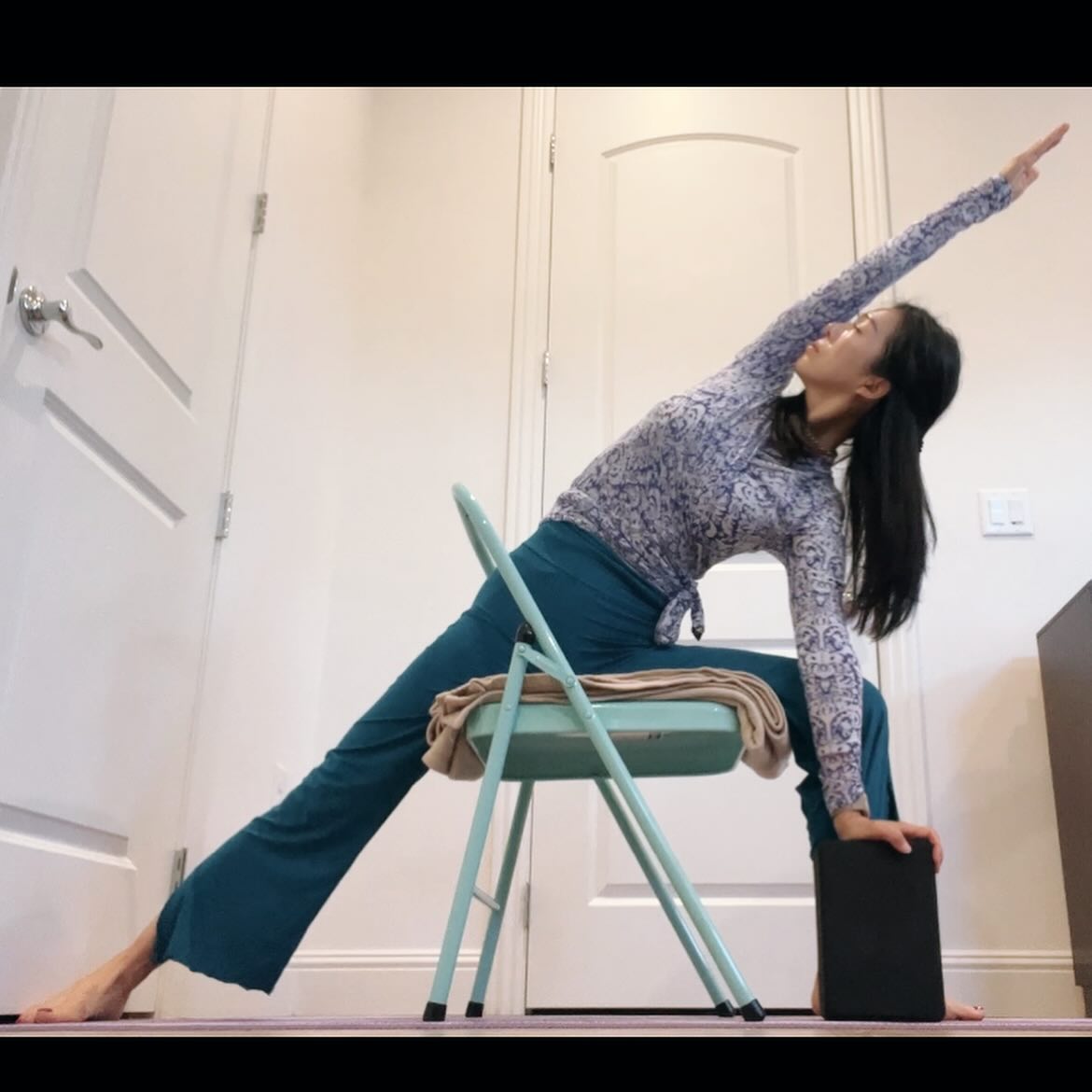 24 Chair Yoga 2025 Ideas: From Beginner-Friendly Poses to Advanced ...