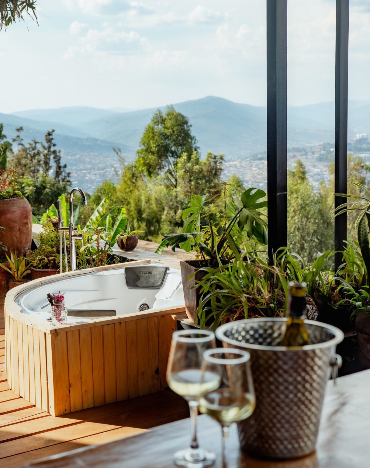 34 Jacuzzi Outdoor Ideas 2025: Stylish Designs for Your Outdoor Oasis ...