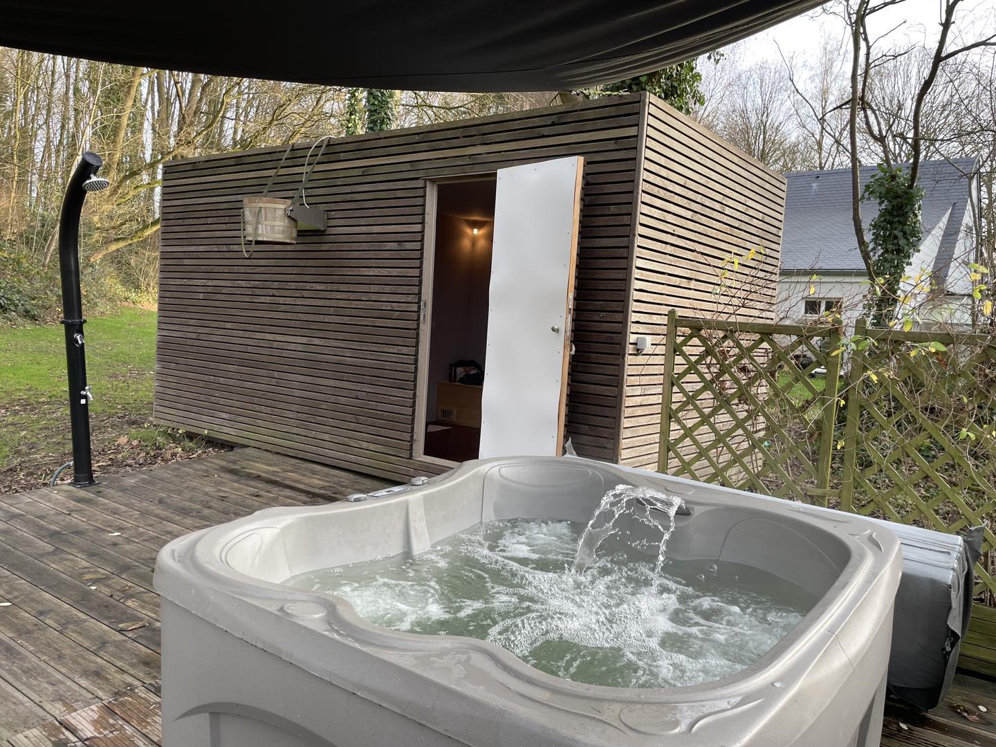 34 Jacuzzi Outdoor Ideas 2025: Stylish Designs for Your Outdoor Oasis ...