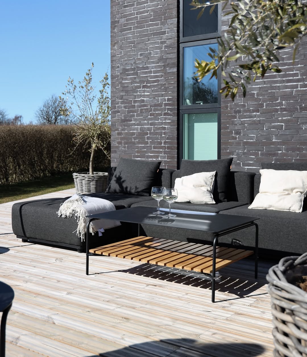 29 Outdoor Sofa Ideas for a Stylish and Cozy Patio – Modern, DIY and ...