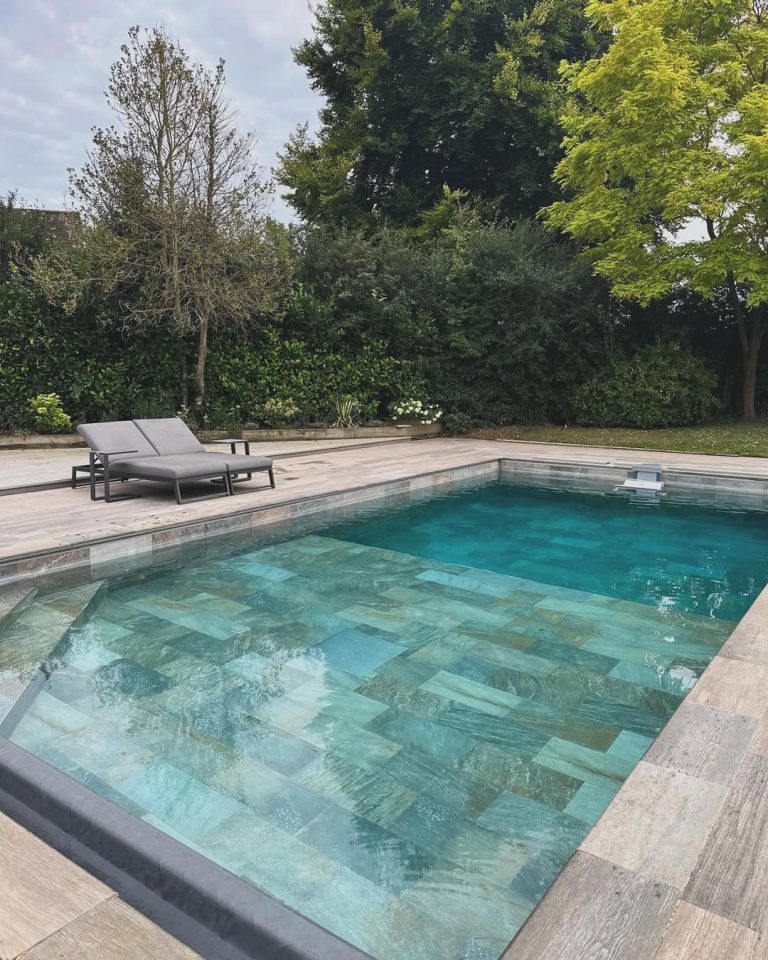 30 Outdoor Pool Area Ideas 2025: Modern, Budget-Friendly and Luxury ...