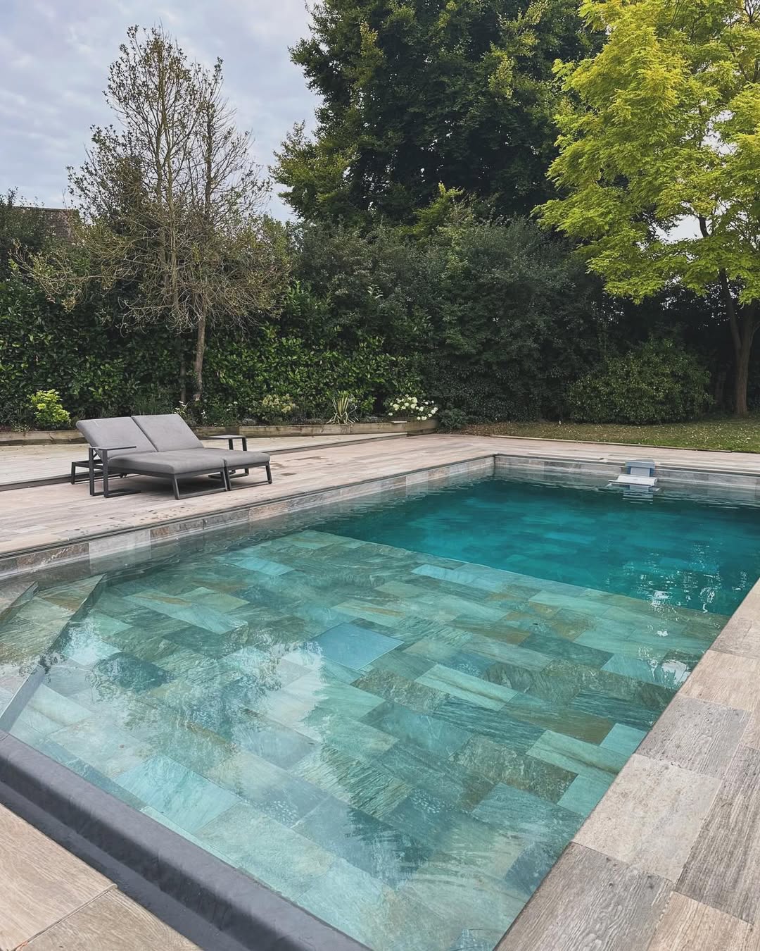 30 Outdoor Pool Area Ideas 2025: Modern, Budget-Friendly and Luxury ...