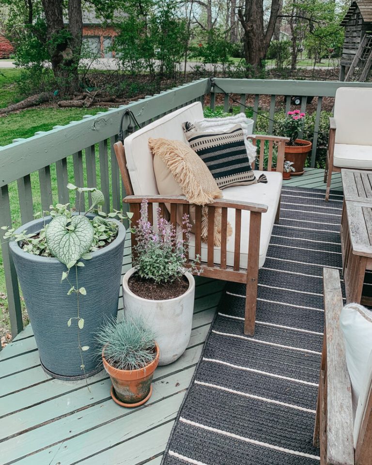 30 Spring Outdoor Decor Ideas to Refresh Your Porch & Front Doors with ...