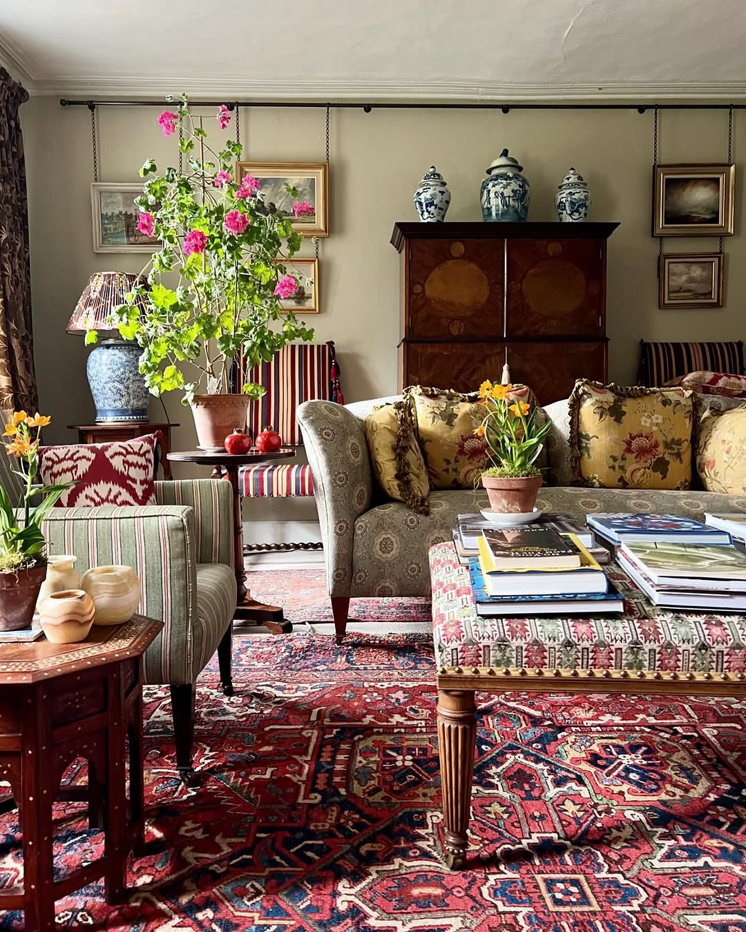 34 Unconventional Living Room Concepts That Redefine Interior Design ...