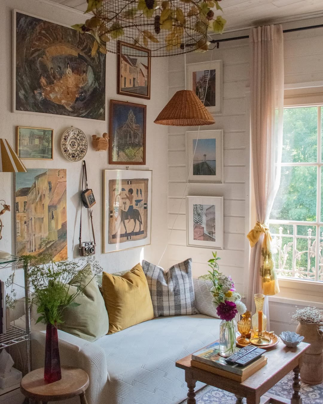 34 Unconventional Living Room Concepts That Redefine Interior Design ...