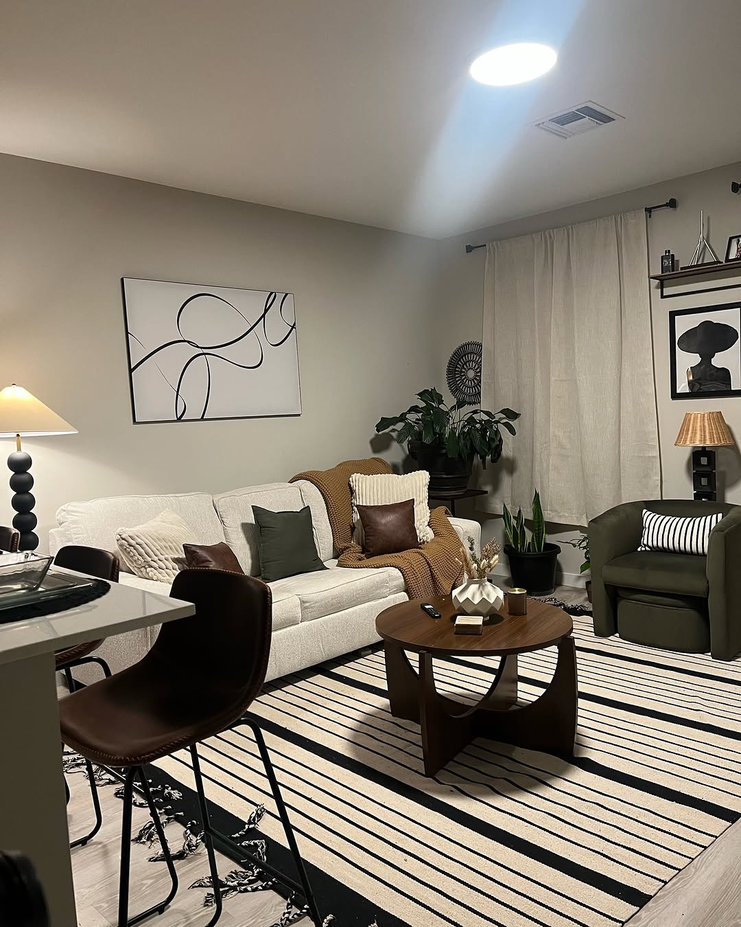 30 Small Apartment Living Room Ideas – Cozy, Stylish & Space-Saving ...
