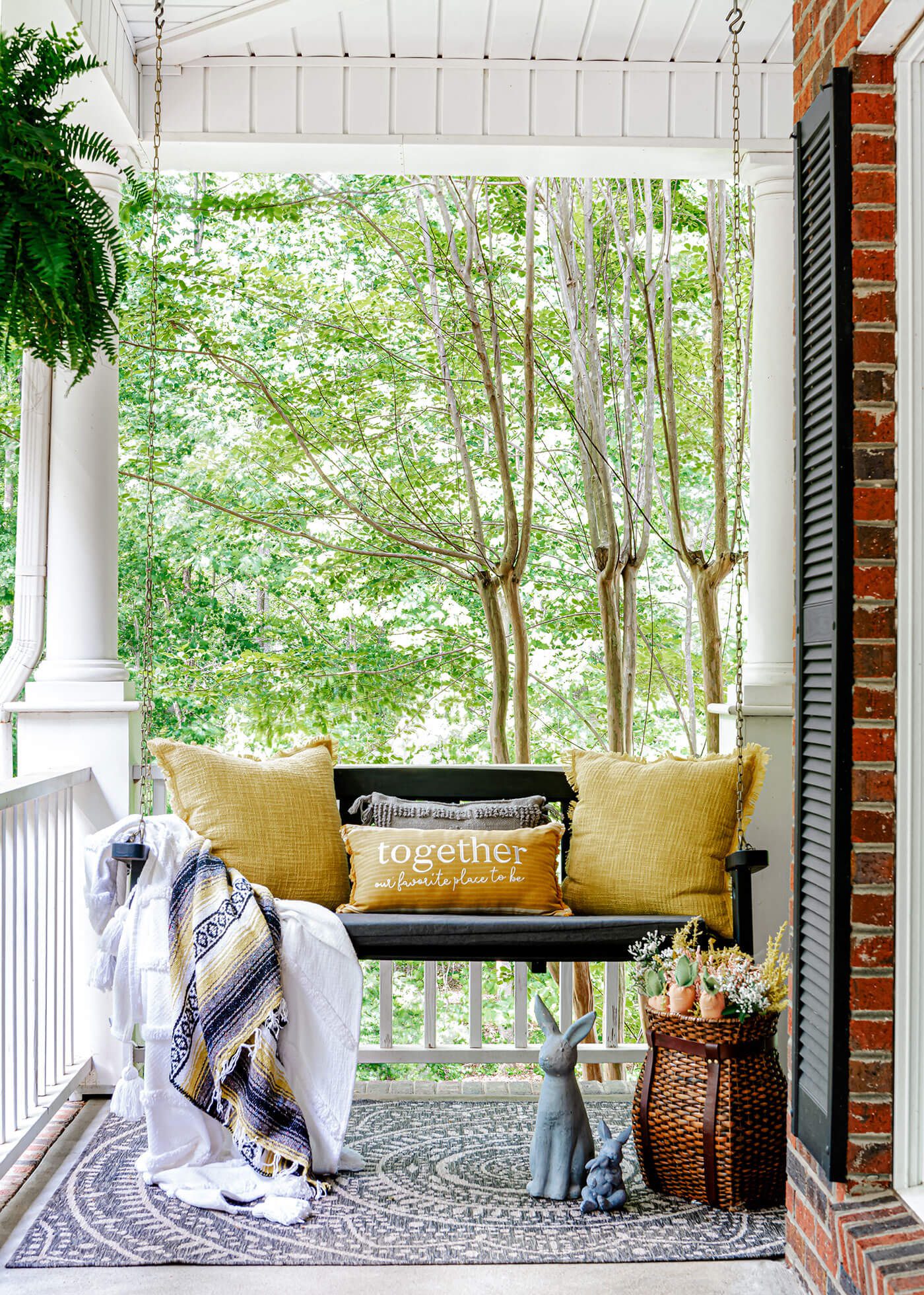 30 Spring Outdoor Decor Ideas to Refresh Your Porch & Front Doors with ...
